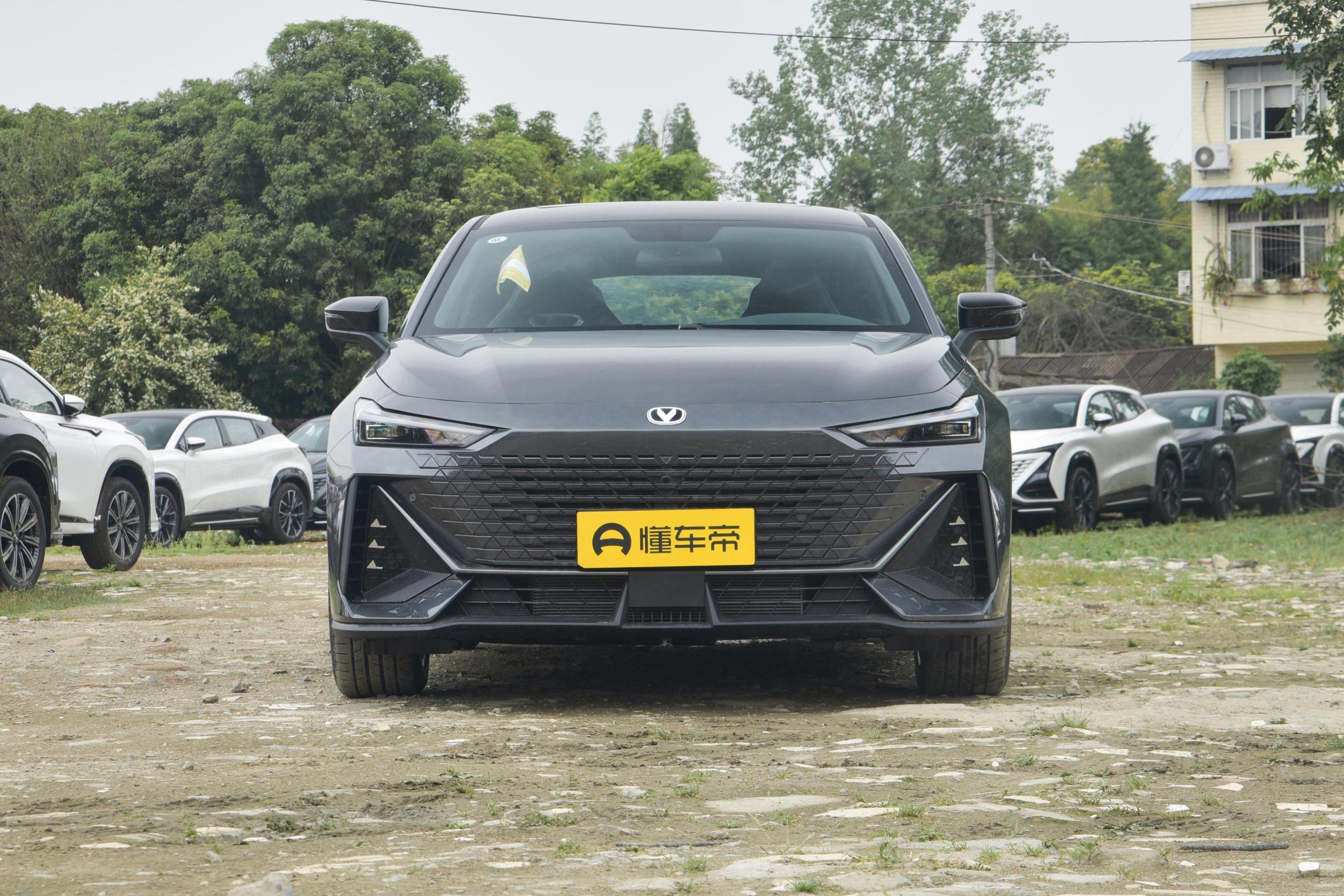 长安UNI-V 2023款 1.5T 尊享型图片_长安_3/100张图片_汽车外观图库_懂车帝