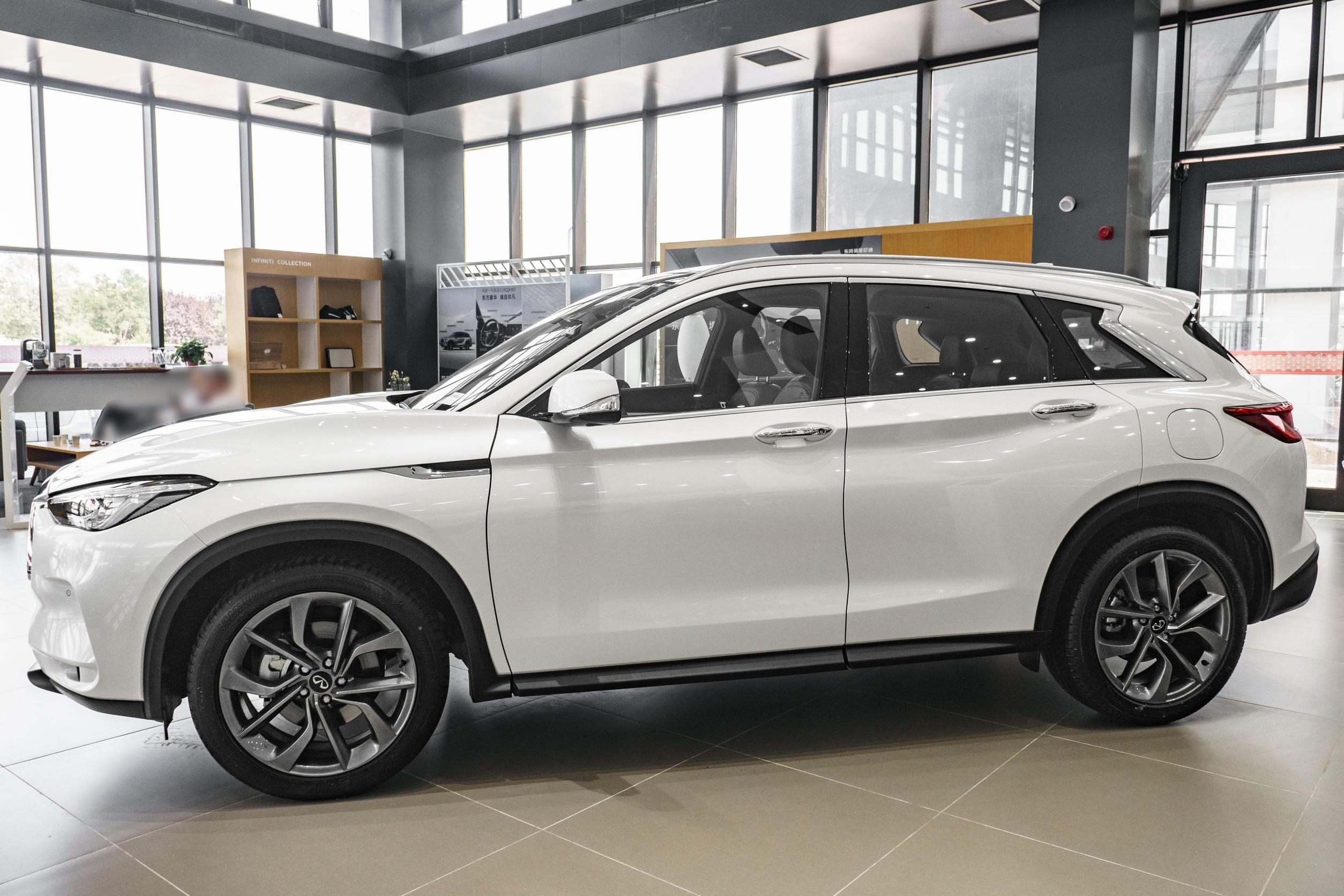 英菲尼迪QX50 2024款 2.0T 四驱豪华版图片_英菲尼迪_1/142张图片_汽车外观图库_懂车帝