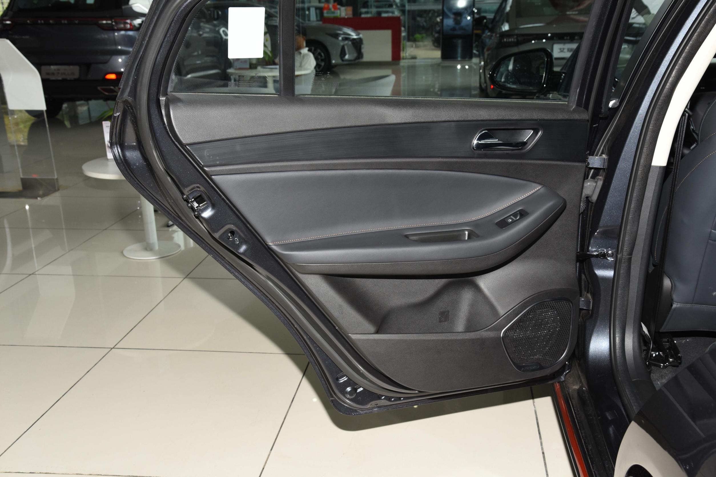 艾瑞泽5 PLUS 2023款 1.5T CVT享PLUS图片_奇瑞_17/48张图片_汽车空间图库_懂车帝