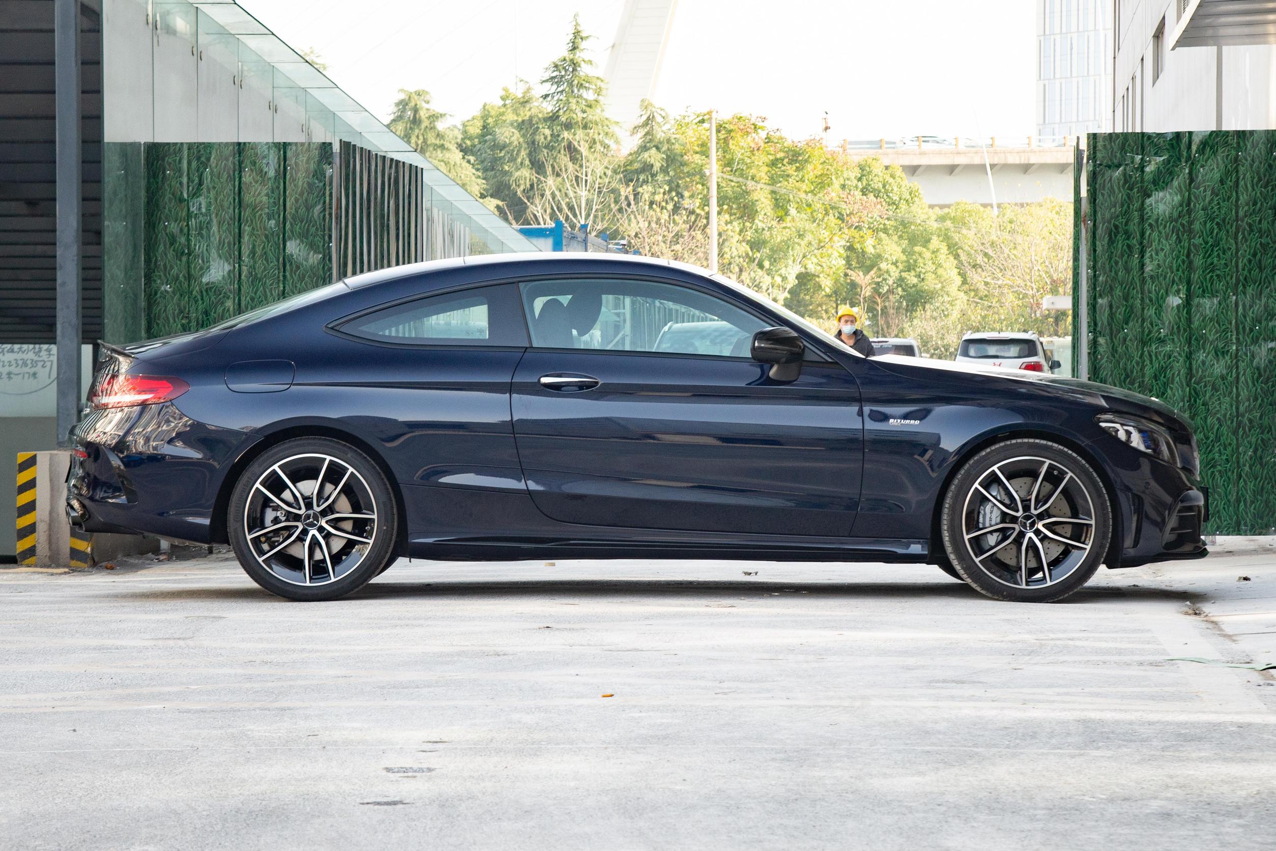 奔驰C级AMG 2022款 AMG C 43 4MATIC 轿跑车图片_奔驰_51/135张图片_汽车外观图库_懂车帝