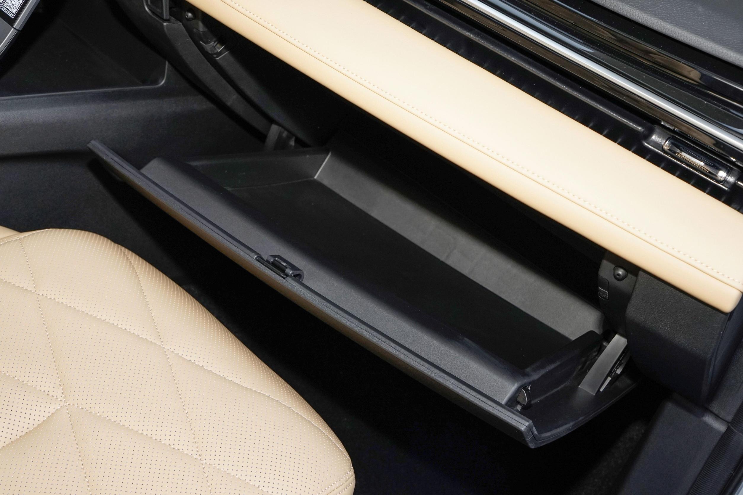 银河L6 2023款 1.5T DHT 60km PLUS图片_吉利银河_8/43张图片_汽车内饰图库_懂车帝