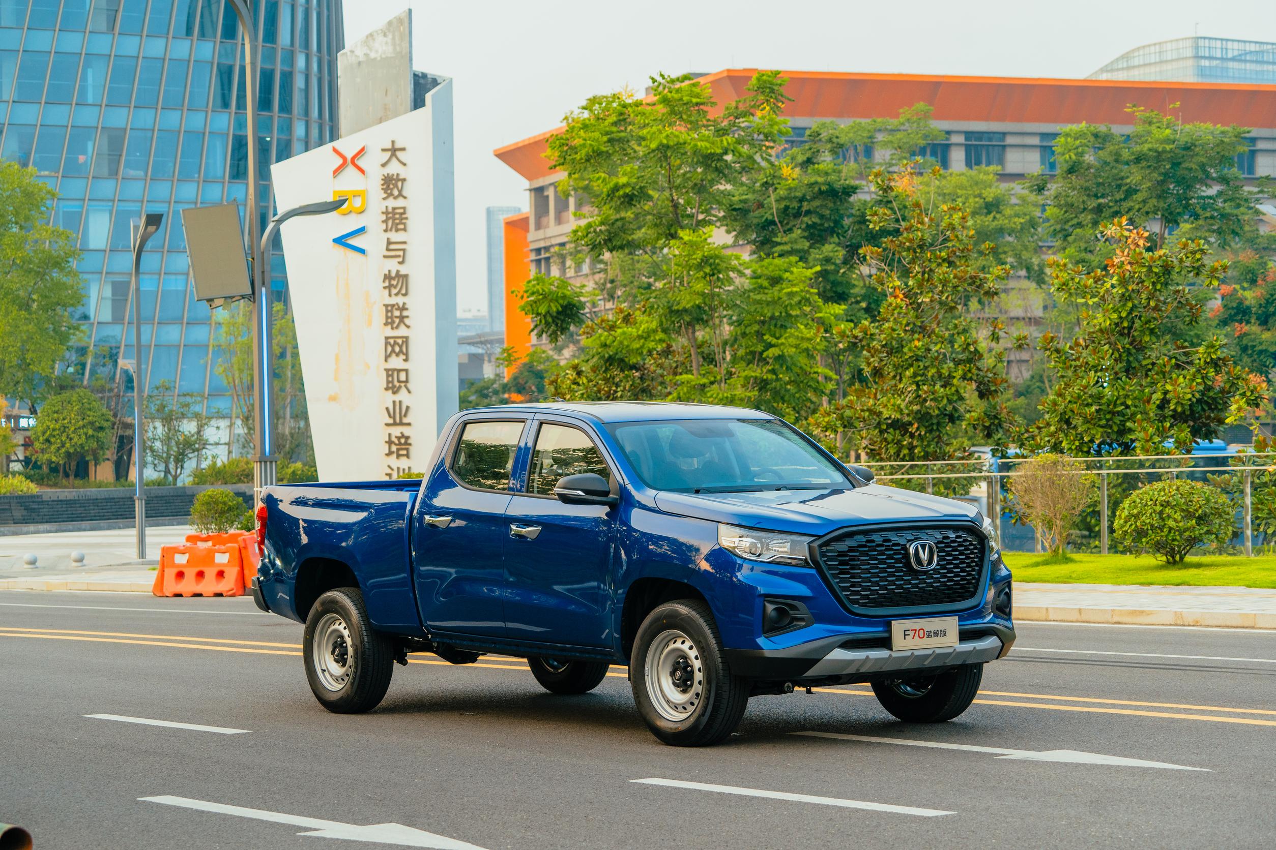 长安F70 2023款 F70蓝鲸版 2.0T汽油自动两驱长箱创富型图片_长安_4/33张图片_汽车官方图库_懂车帝