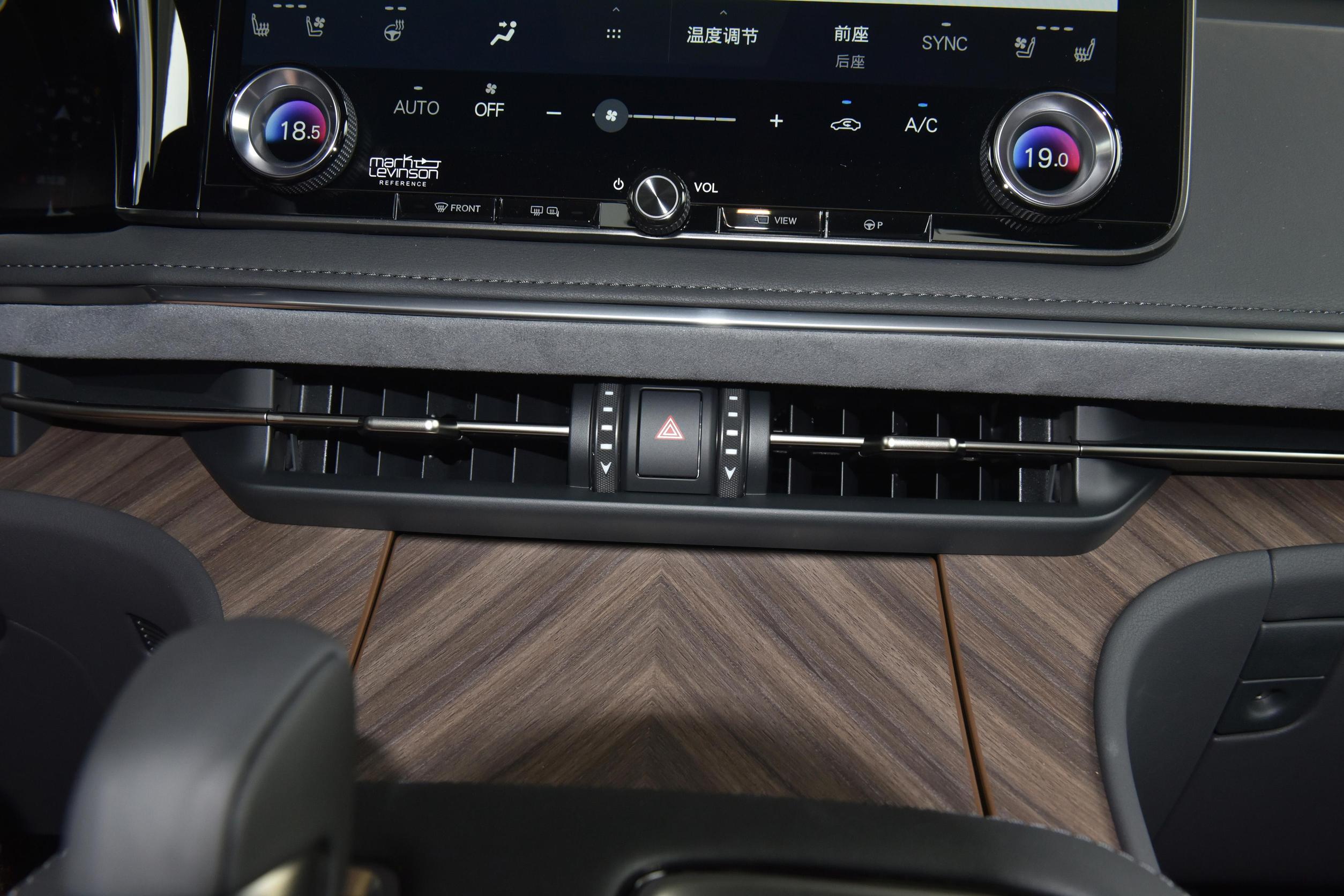 雷克萨斯LM 2023款 350h E-Four 七座隽雅版图片_雷克萨斯_12/66张图片_汽车内饰图库_懂车帝