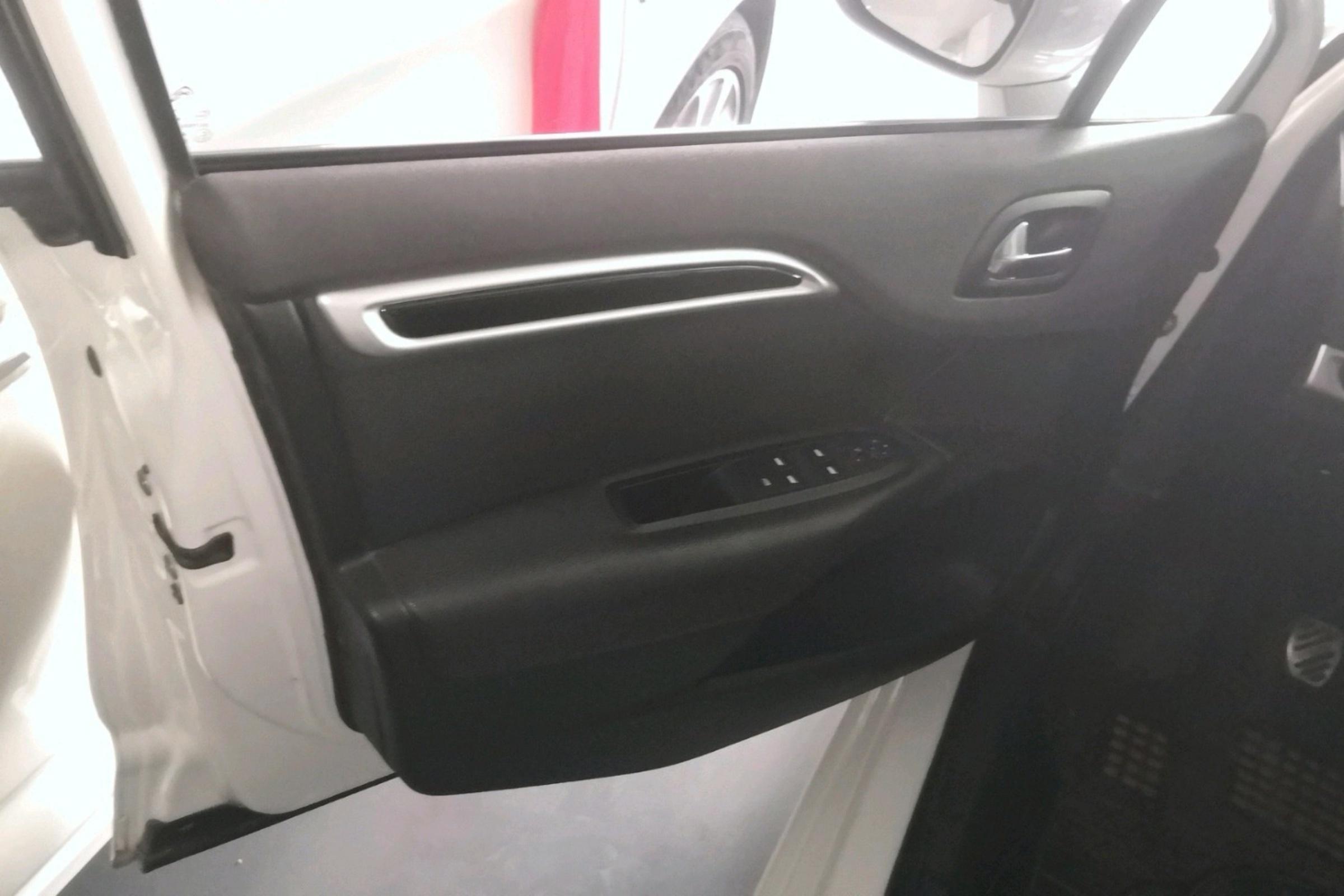 雪铁龙C4L 2014款 1.8L 智驱版 手动劲享型图片_雪铁龙_3/8张图片_汽车空间图库_懂车帝