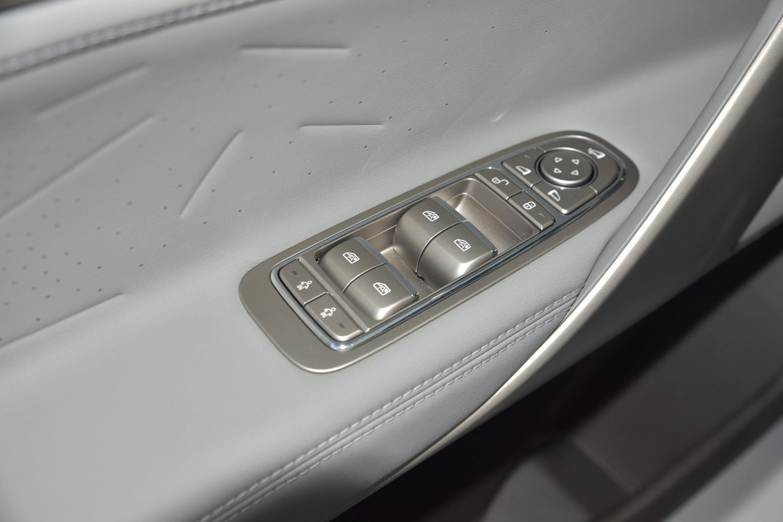 腾势N8 DM-p 2023款 四驱超混旗舰七座版图片_腾势_5/74张图片_汽车空间图库_懂车帝