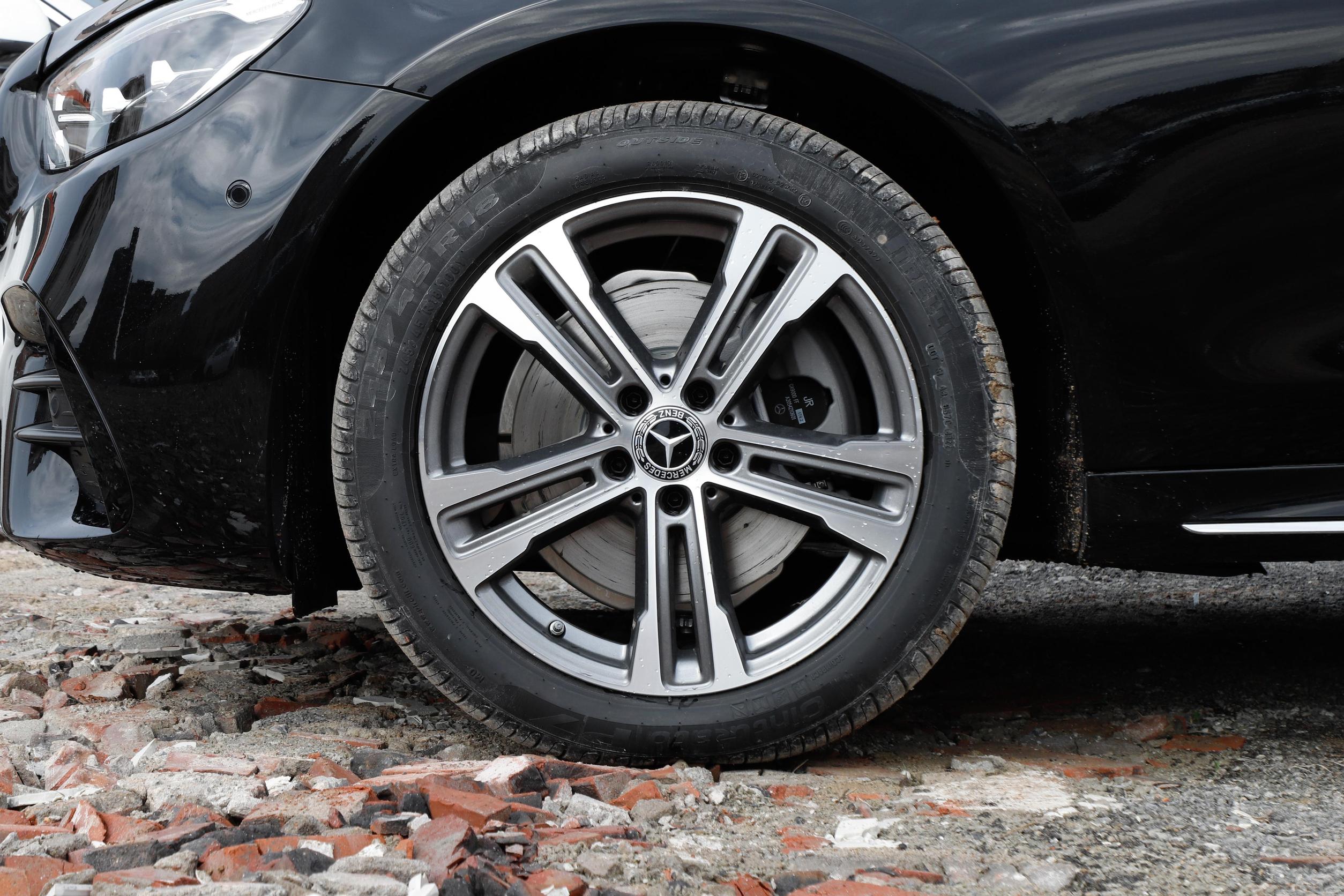 奔驰E级 2023款 E 260 L 4MATIC 运动轿车图片_奔驰_4/49张图片_汽车外观图库_懂车帝