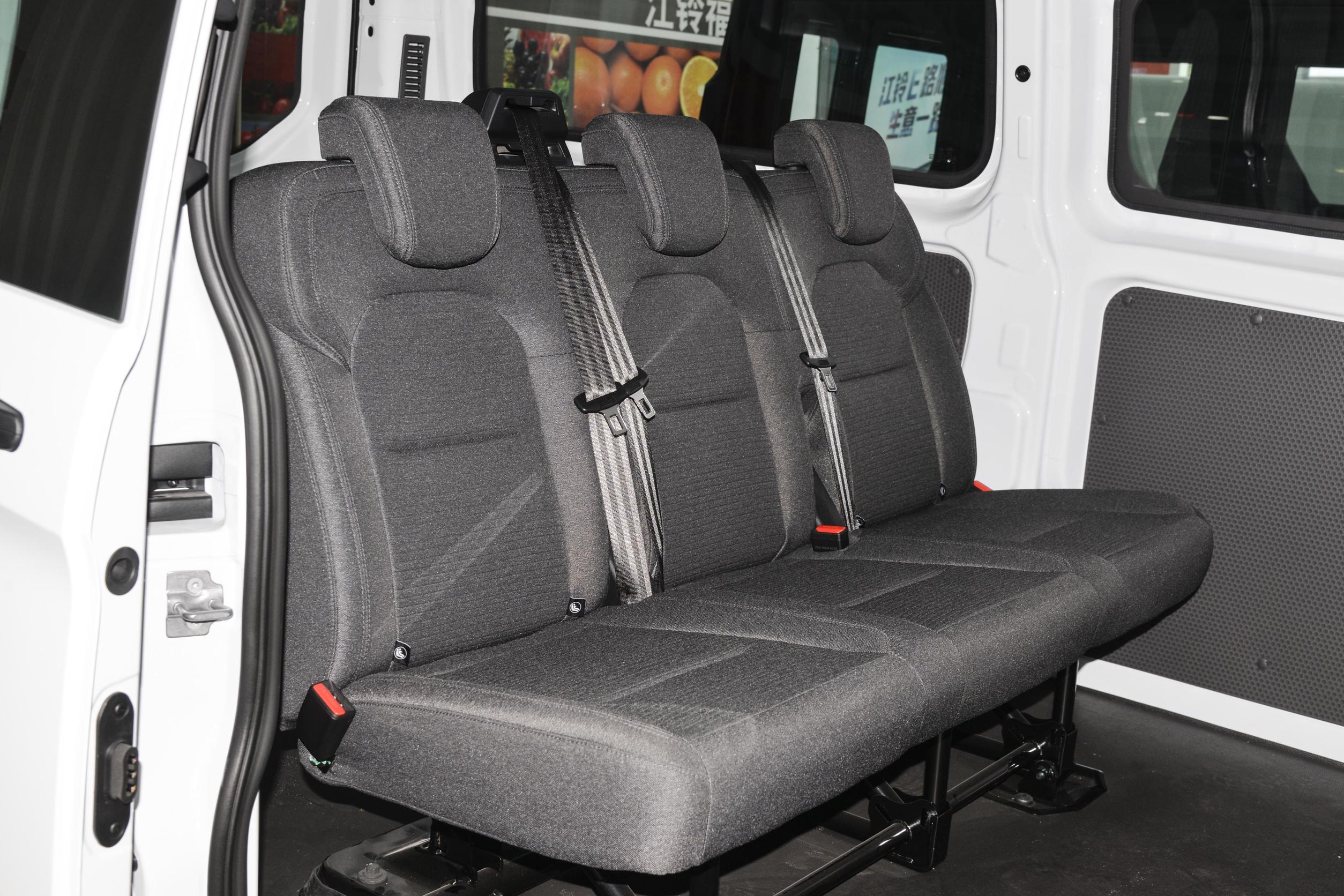 全顺 2023款 V362 2.0T柴油手动多功能商用车中轴低顶5/6座国VI图片_福特_4/56张图片_汽车空间图库_懂车帝