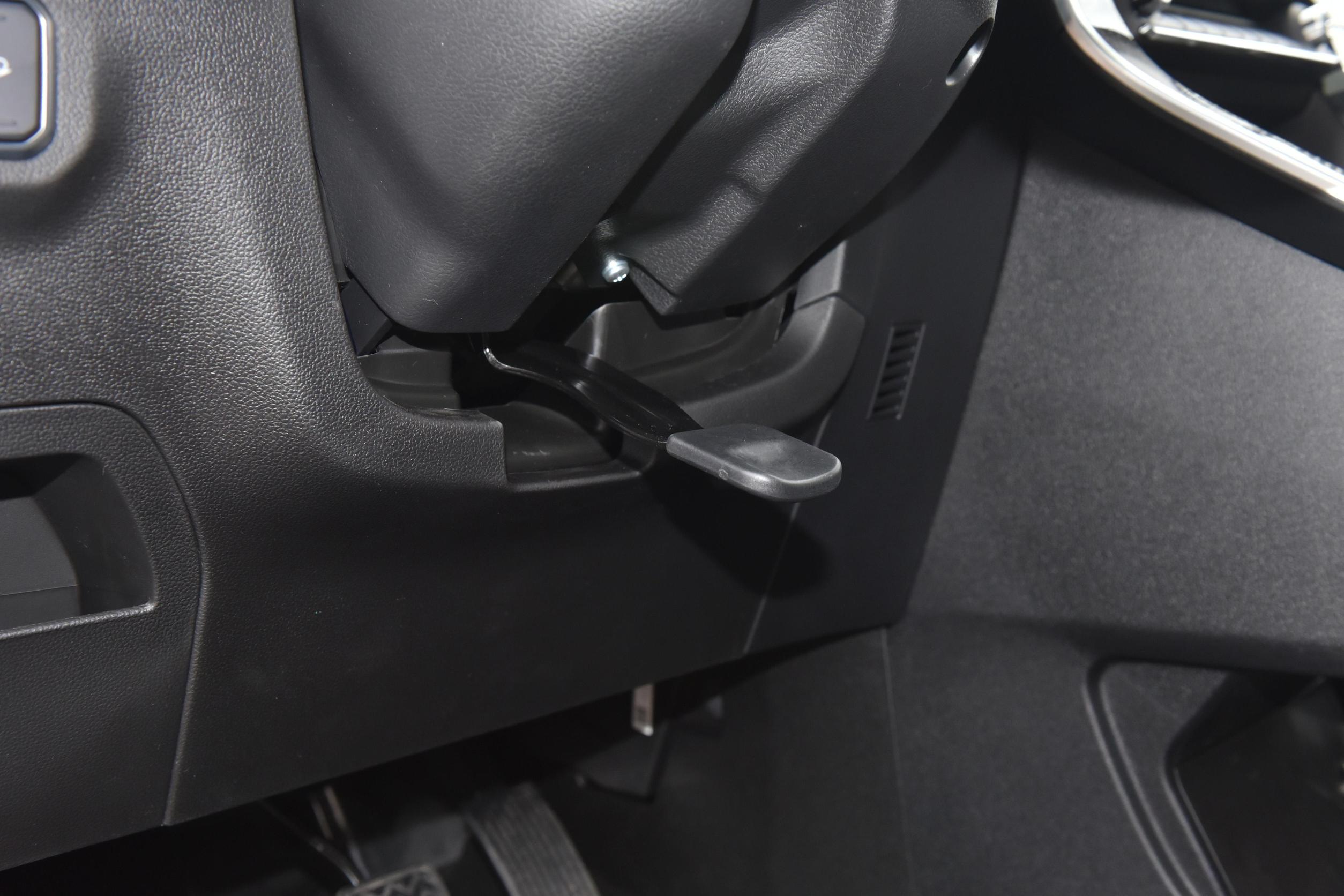 哈弗M6 2023款 PLUS 1.5T 手动豪华智联型图片_哈弗_7/47张图片_汽车内饰图库_懂车帝