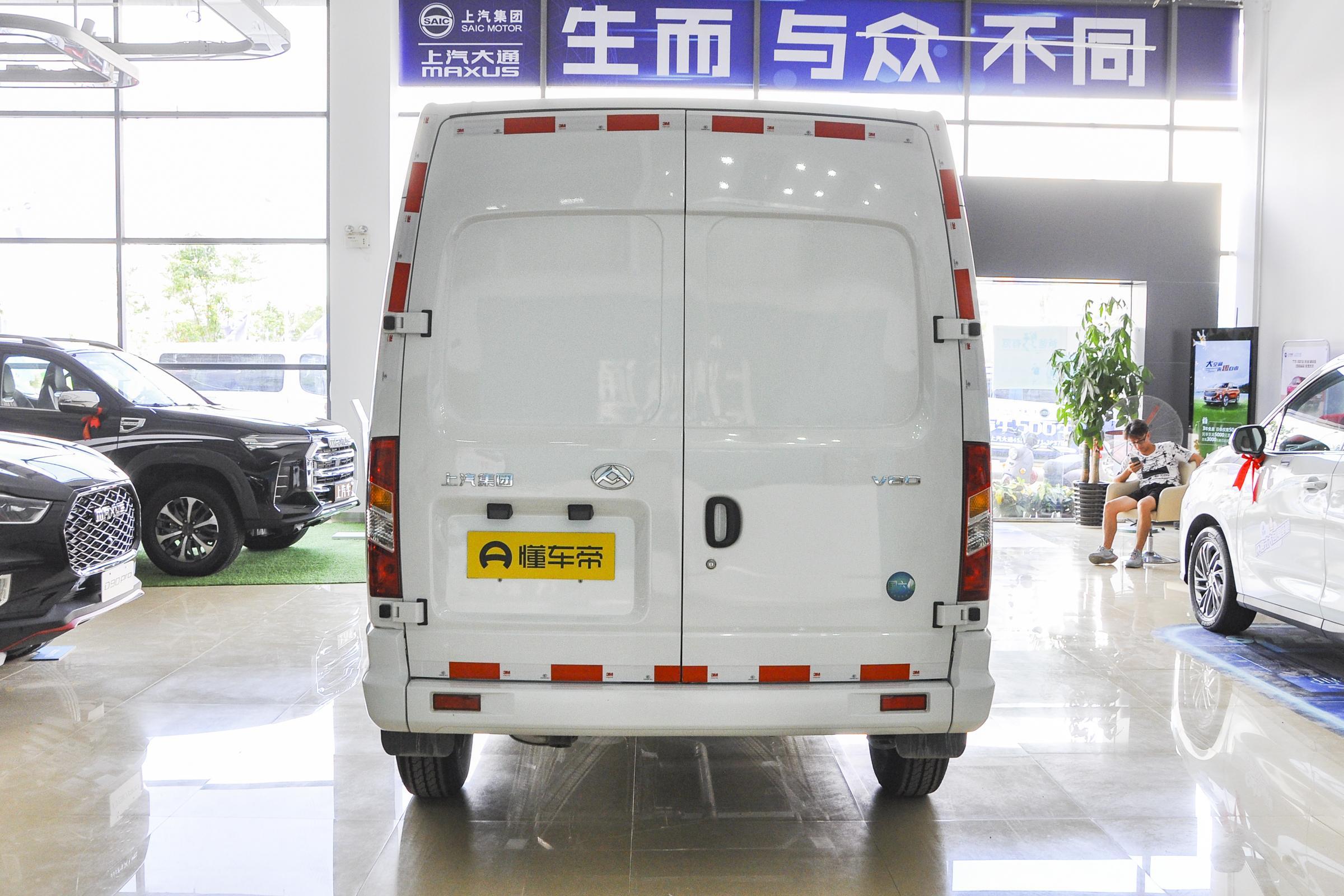 上汽大通MAXUS V80 2021款 2.0T 经典城配王 6挡手动长轴中顶3座图片_上汽大通MAXUS_21/63张图片_汽车外观图库_懂车帝