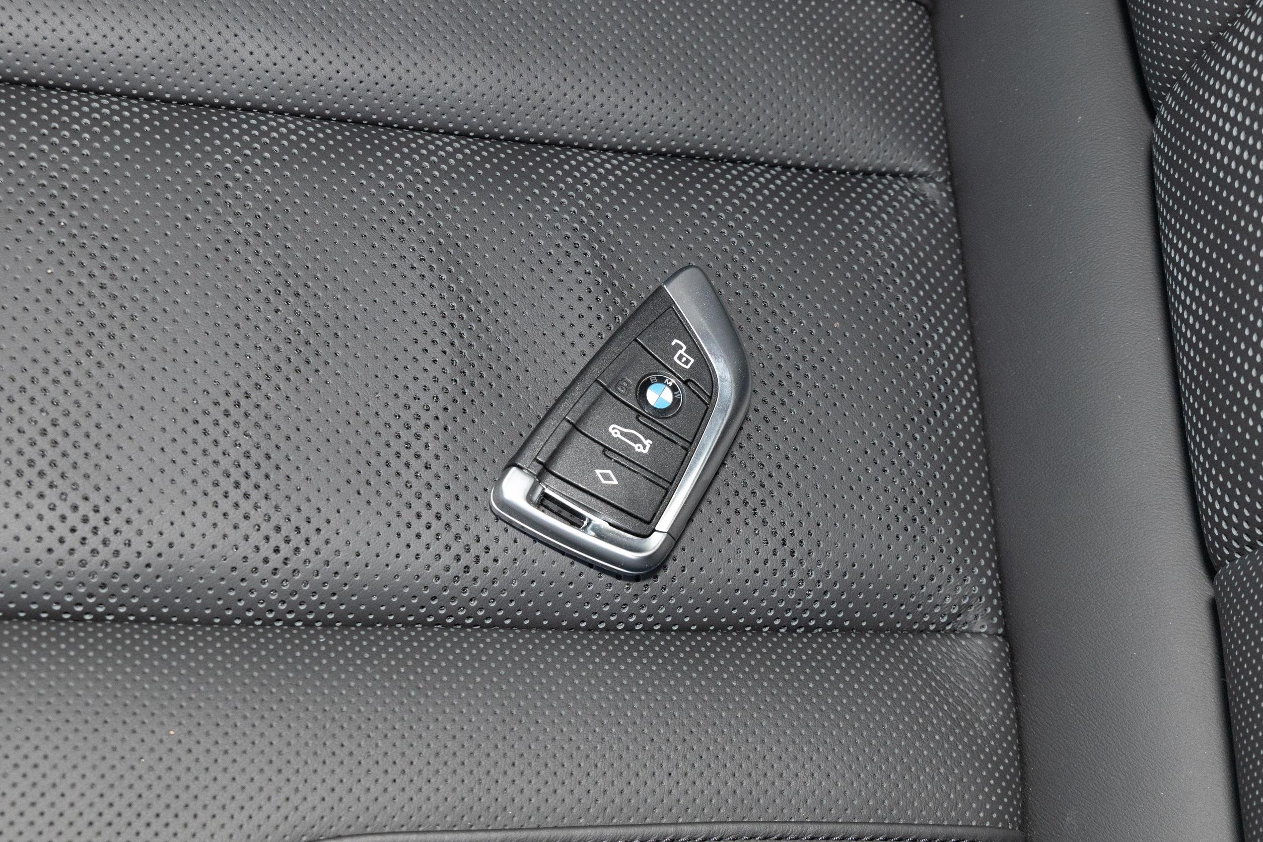 宝马M3 2023款 M3四门轿车 雷霆版图片_宝马_3/84张图片_汽车外观图库_懂车帝