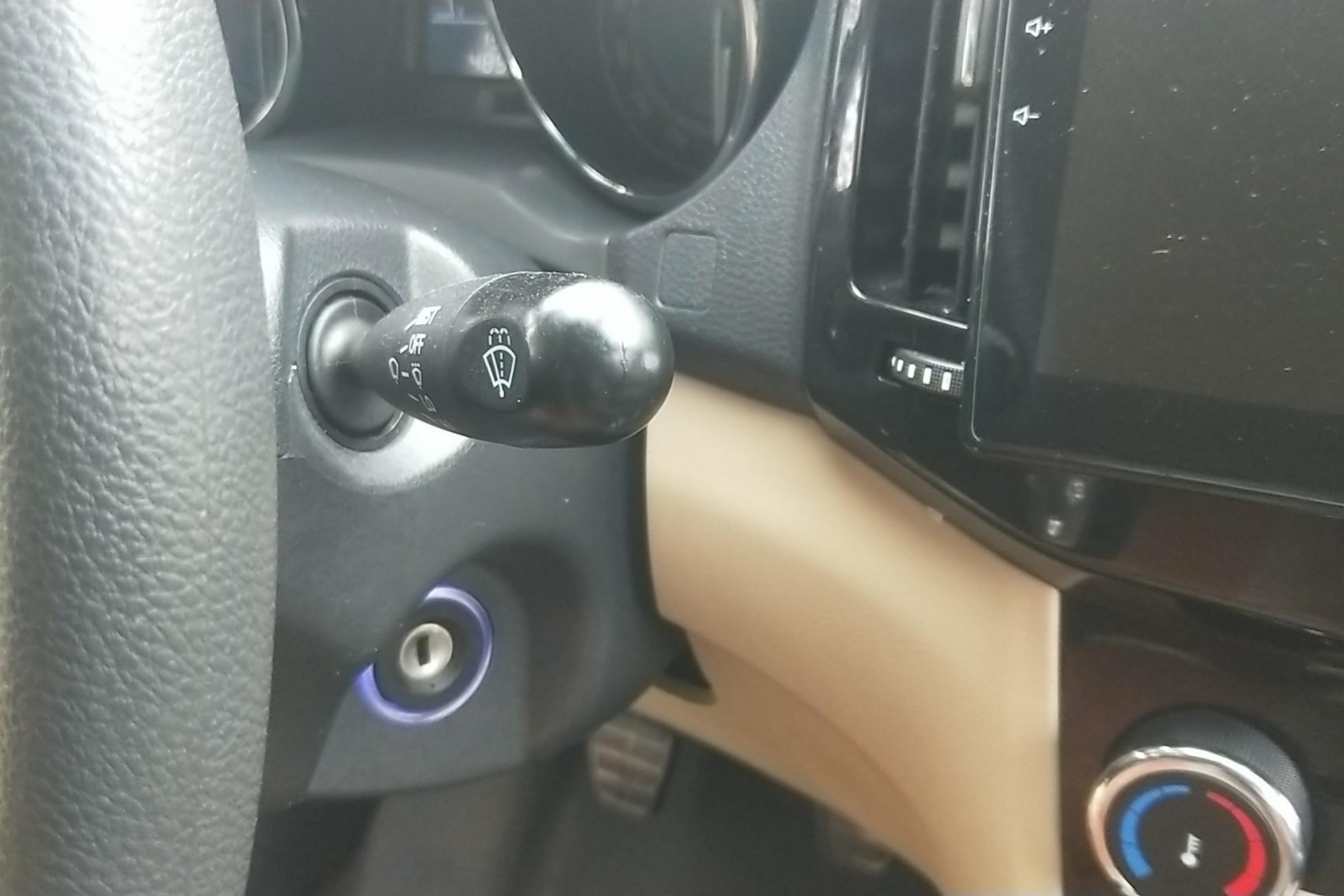 奇瑞E3 2015款 1.5L 手动风尚型图片_奇瑞_3/8张图片_汽车内饰图库_懂车帝