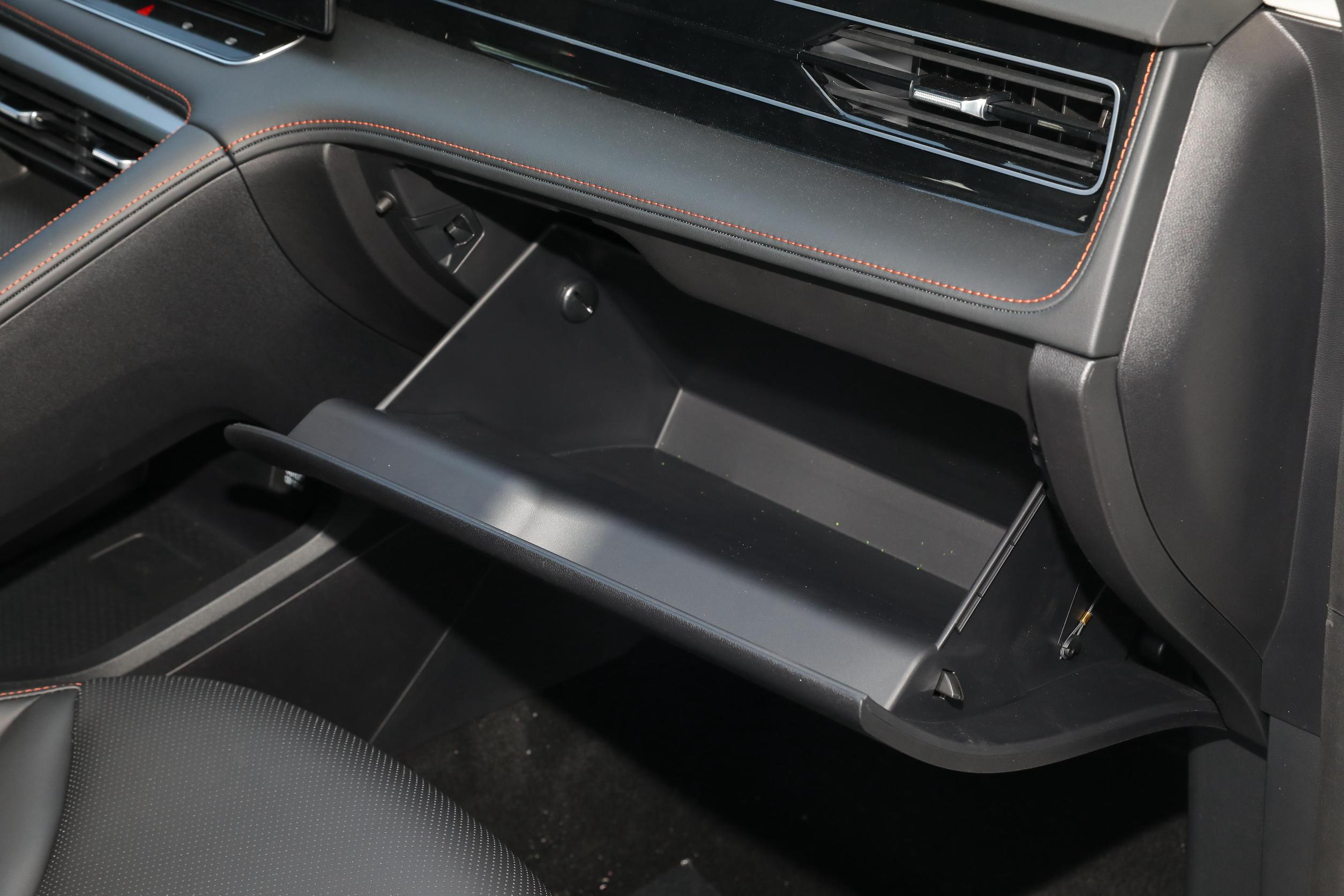 荣威eRX5 2023款 超混舒享版图片_荣威_2/54张图片_汽车内饰图库_懂车帝