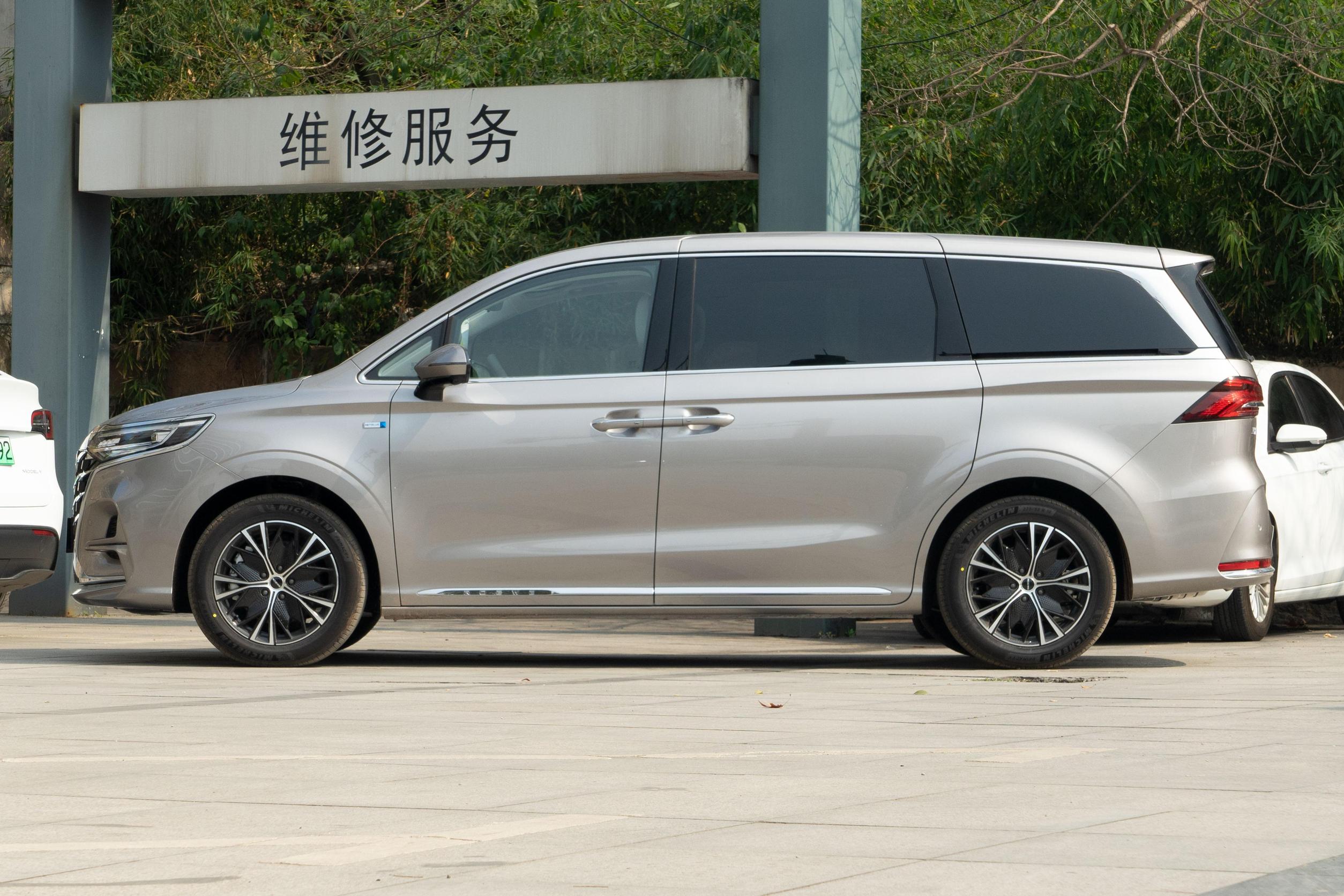 荣威iMAX8 2023款 400TGI 越享版图片_荣威_10/58张图片_汽车外观图库_懂车帝