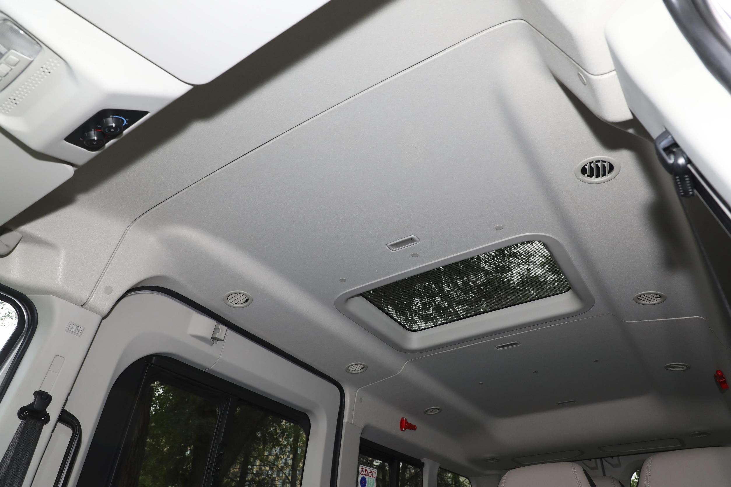 全顺 2024款 V363 2.3T柴油自动长轴中顶15座图片_福特_22/57张图片_汽车空间图库_懂车帝