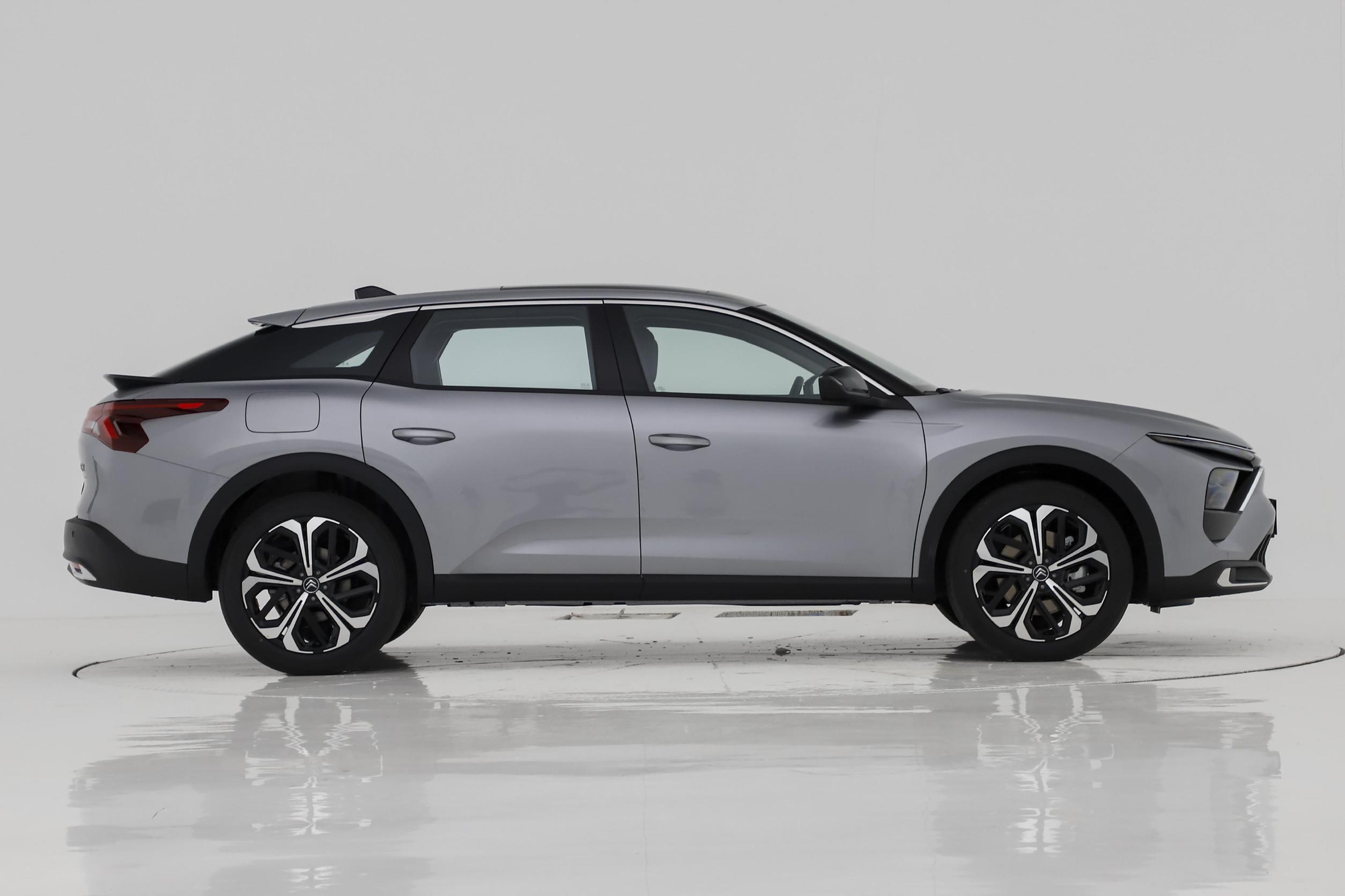 凡尔赛C5 X 2023款 1.6T 势不凡图片_雪铁龙_1/163张图片_汽车外观图库_懂车帝