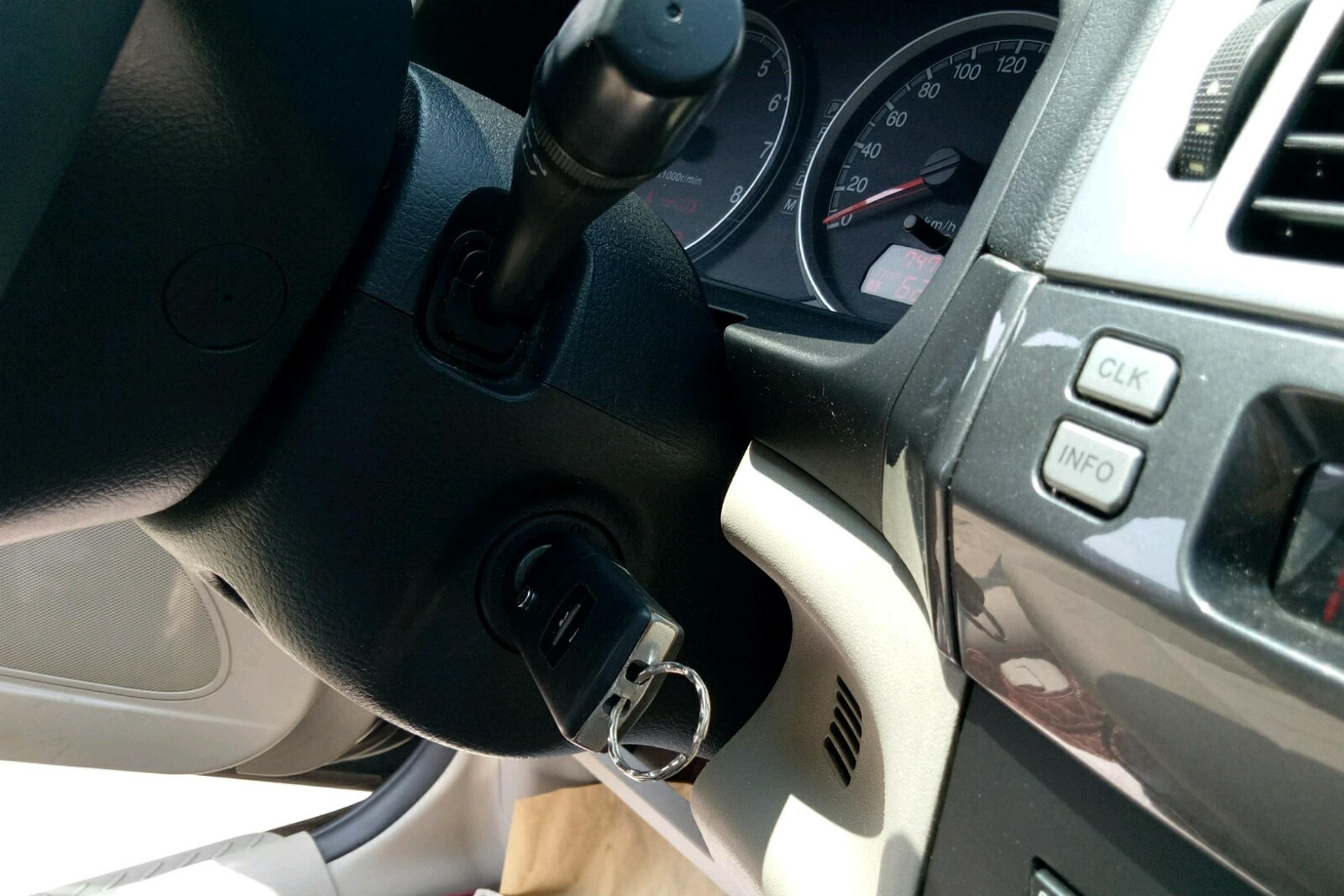 奔腾B70 2010款 2.0L 自动舒适型图片_奔腾_1/8张图片_汽车内饰图库_懂车帝