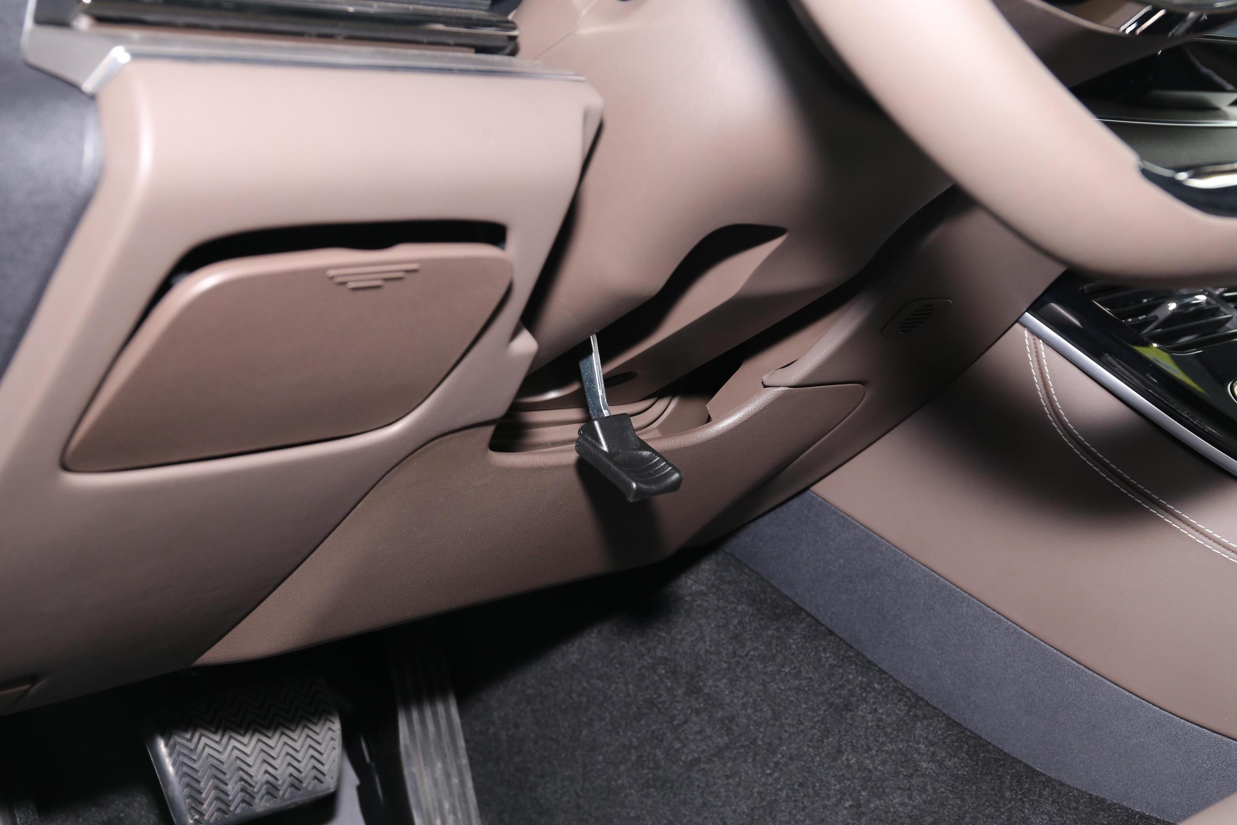 比亚迪e9 2022款 商务版图片_比亚迪_8/45张图片_汽车内饰图库_懂车帝