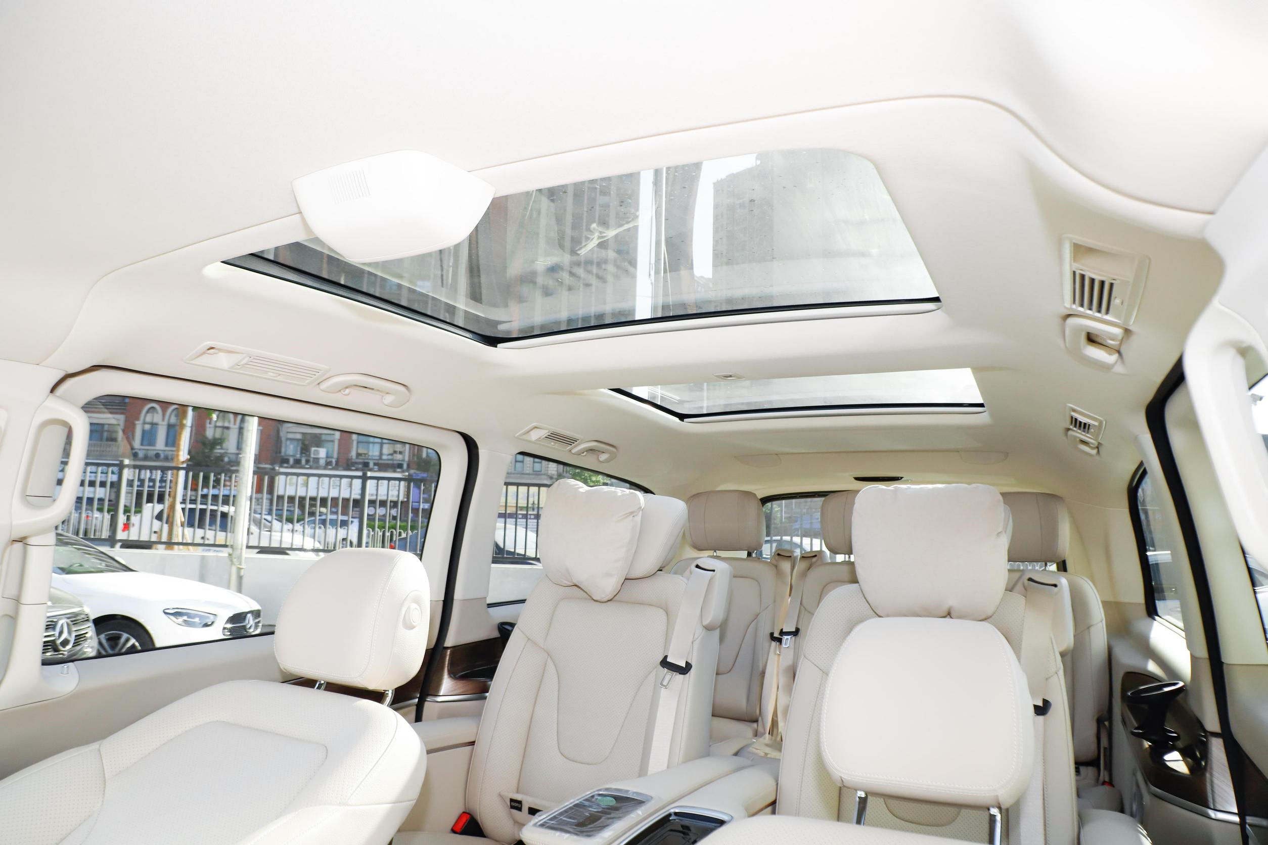 奔驰V级 2022款 V 260 L 长轴距尊贵版图片_奔驰_25/62张图片_汽车空间图库_懂车帝