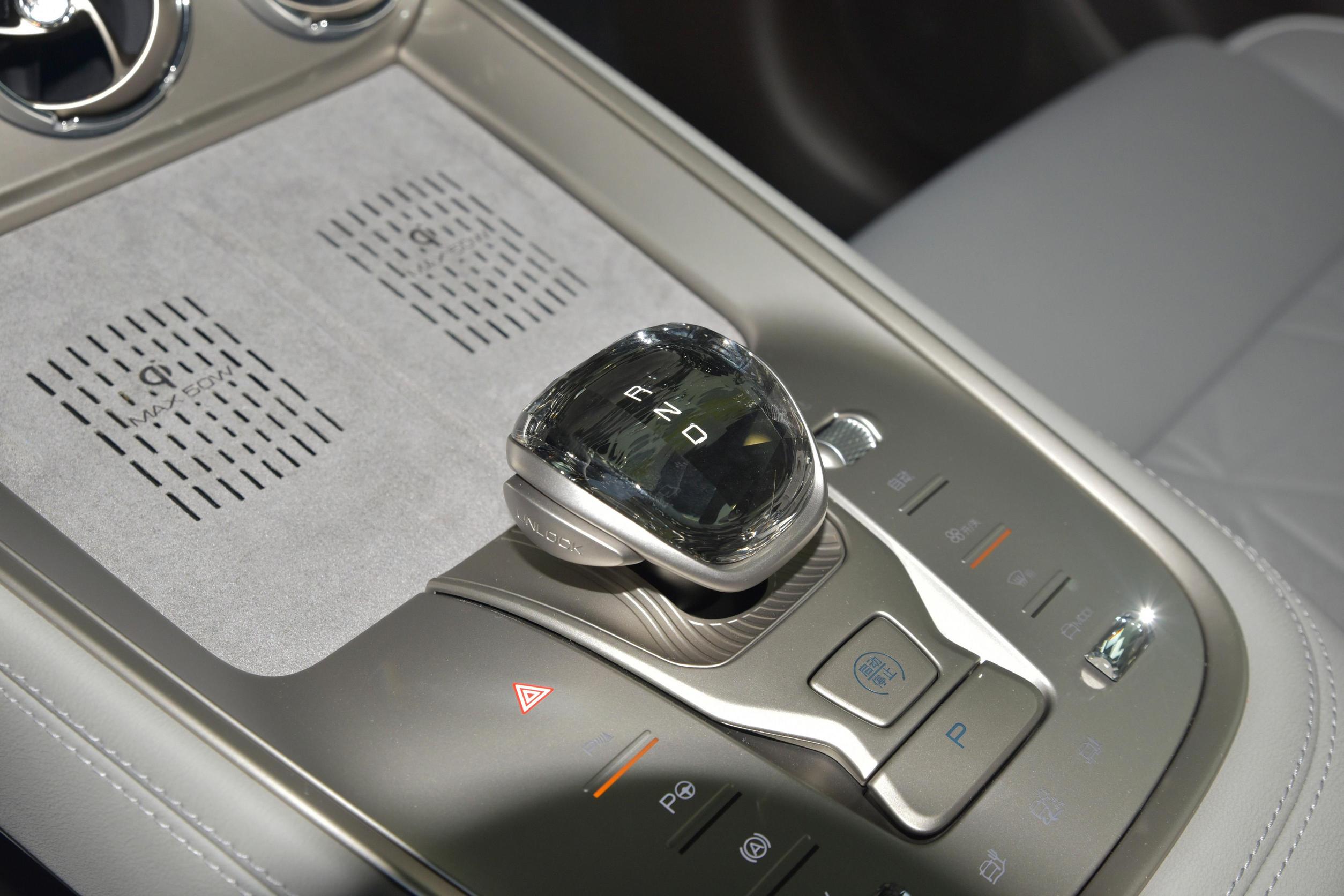 腾势N8 DM-p 2023款 四驱超混旗舰七座版图片_腾势_1/44张图片_汽车内饰图库_懂车帝