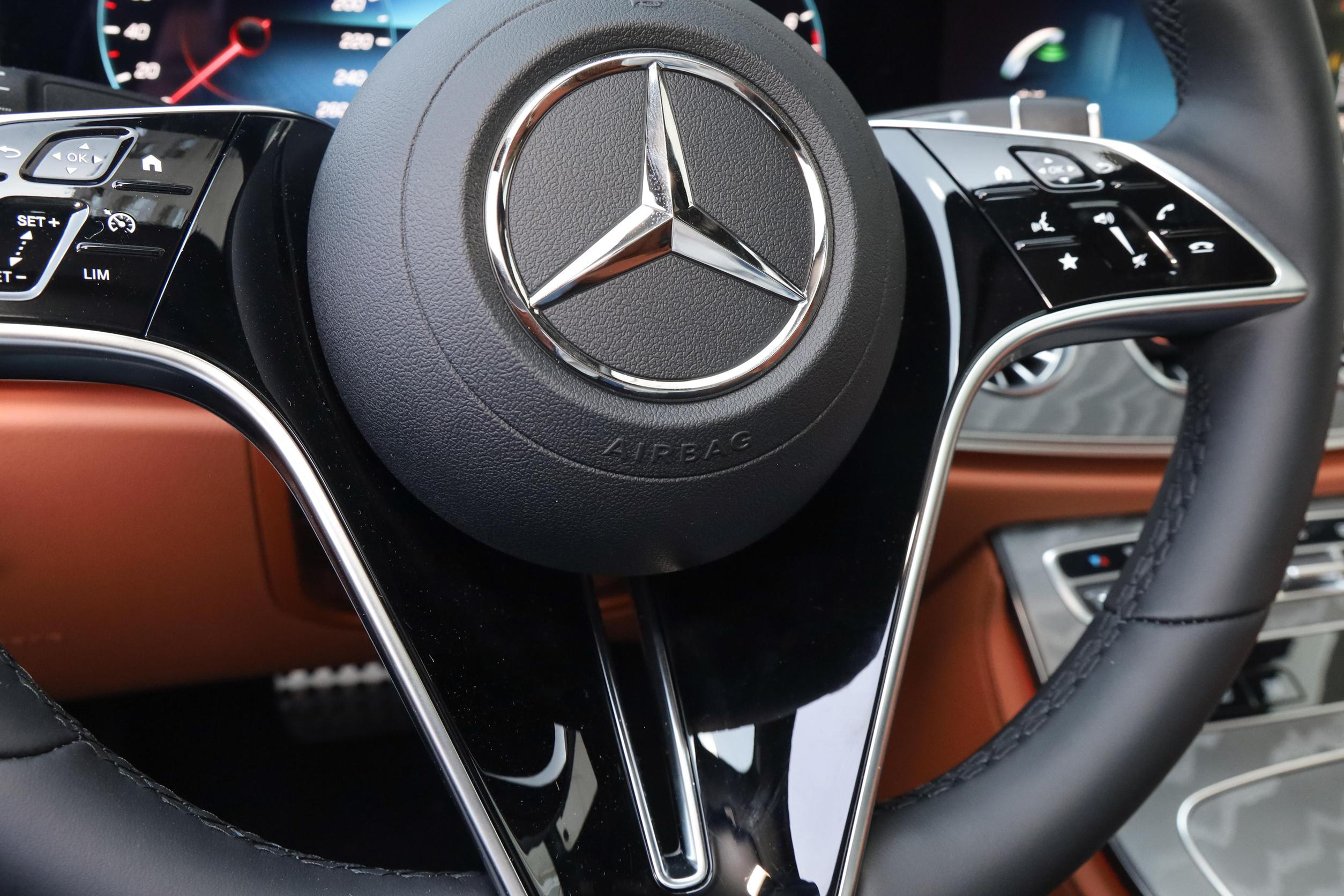 奔驰CLS 2023款 改款 CLS 300 豪华型图片_奔驰_2/63张图片_汽车内饰图库_懂车帝