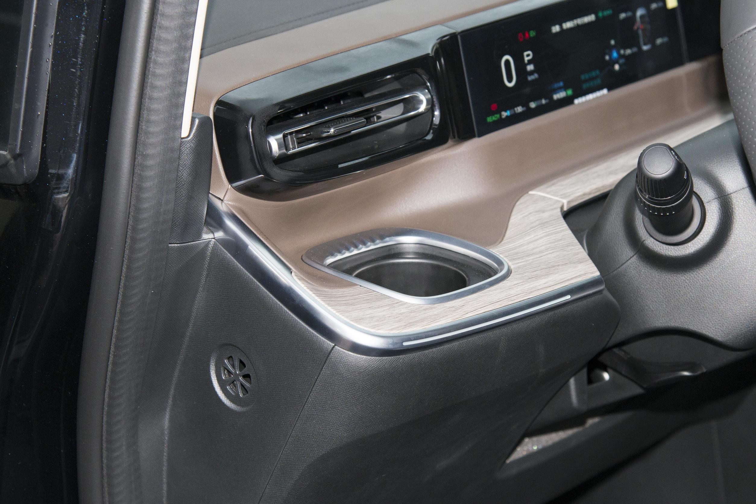 传祺E8 PHEV 2024款 2.0ATK 150km MAX版图片_广汽传祺_11/39张图片_汽车内饰图库_懂车帝