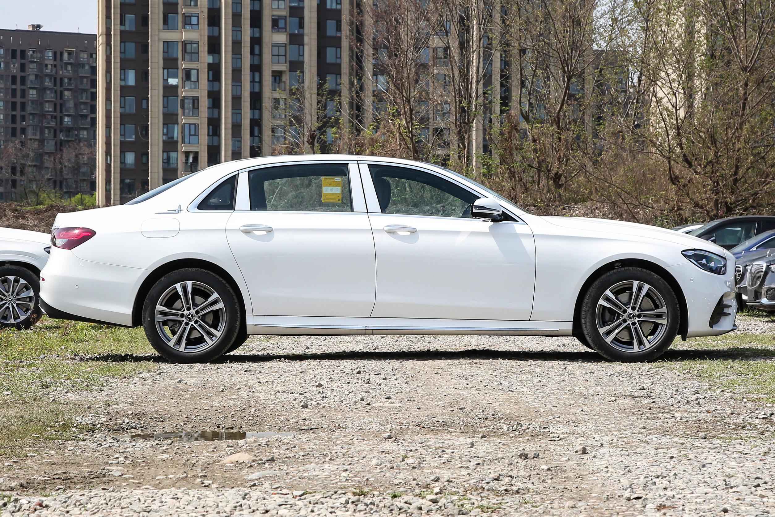 奔驰E级 2023款 改款 E 260 L 运动轿车图片_奔驰_5/78张图片_汽车外观图库_懂车帝