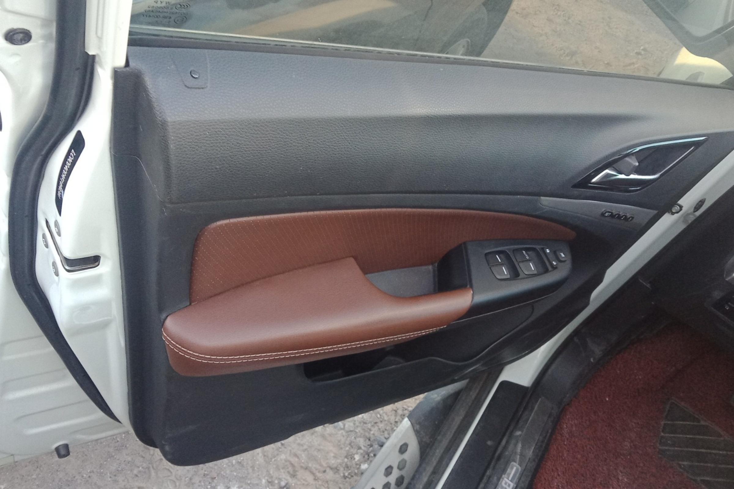 比亚迪S7 2015款 2.0T 升级版 自动旗舰型图片_比亚迪_8/8张图片_汽车空间图库_懂车帝