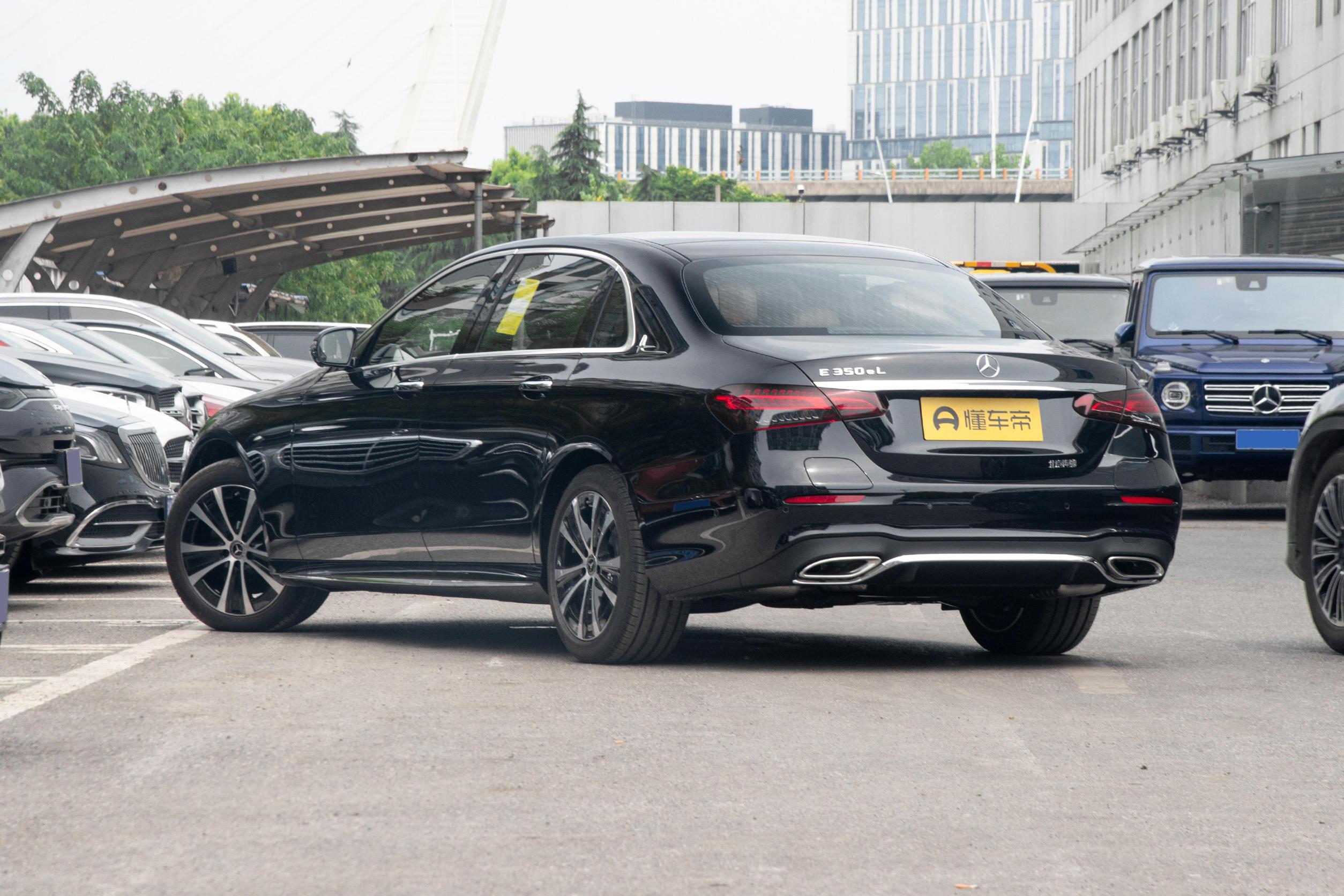 奔驰E级PHEV 2022款 三次改款 E 350 e L 运动轿车图片_奔驰_14/56张图片_汽车外观图库_懂车帝