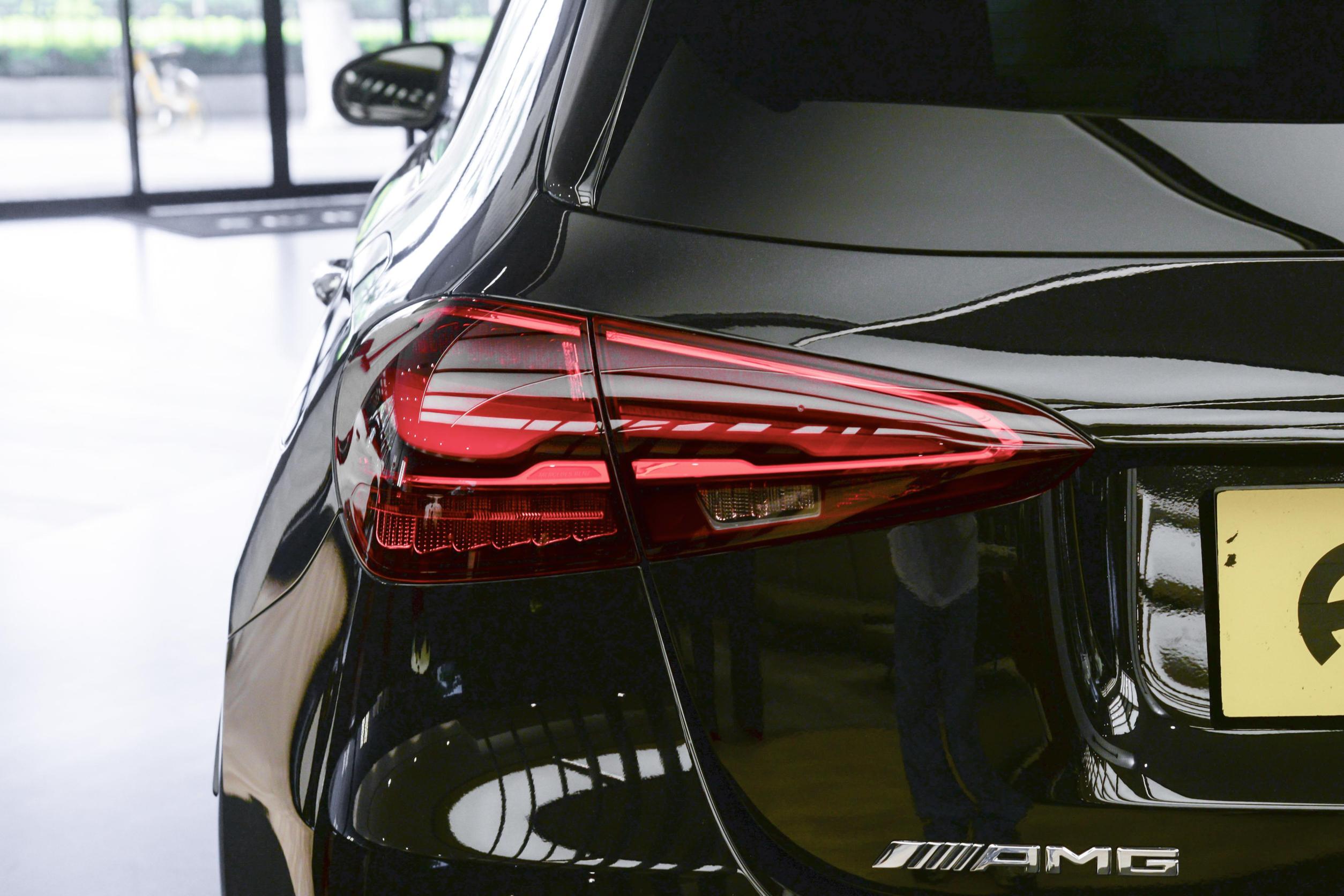 奔驰A级AMG(进口) 2024款 AMG A 35 4MATIC图片_奔驰_12/367张图片_汽车外观图库_懂车帝