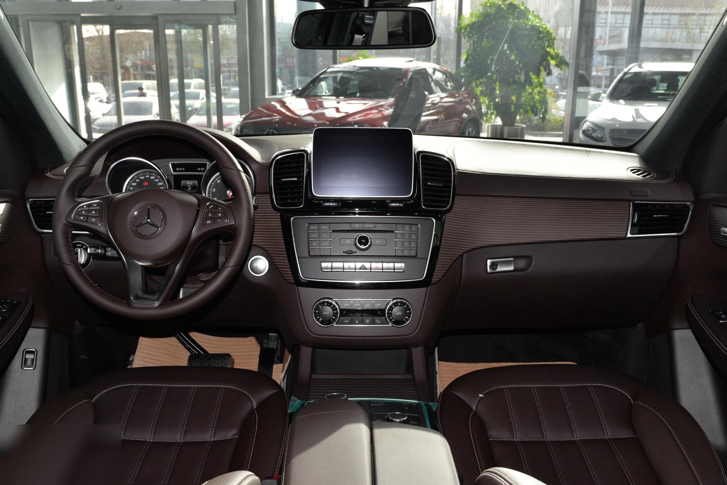 奔驰GLE 2019款 GLE 400 4MATIC 臻藏版图片_奔驰_1/46张图片_汽车内饰图库_懂车帝