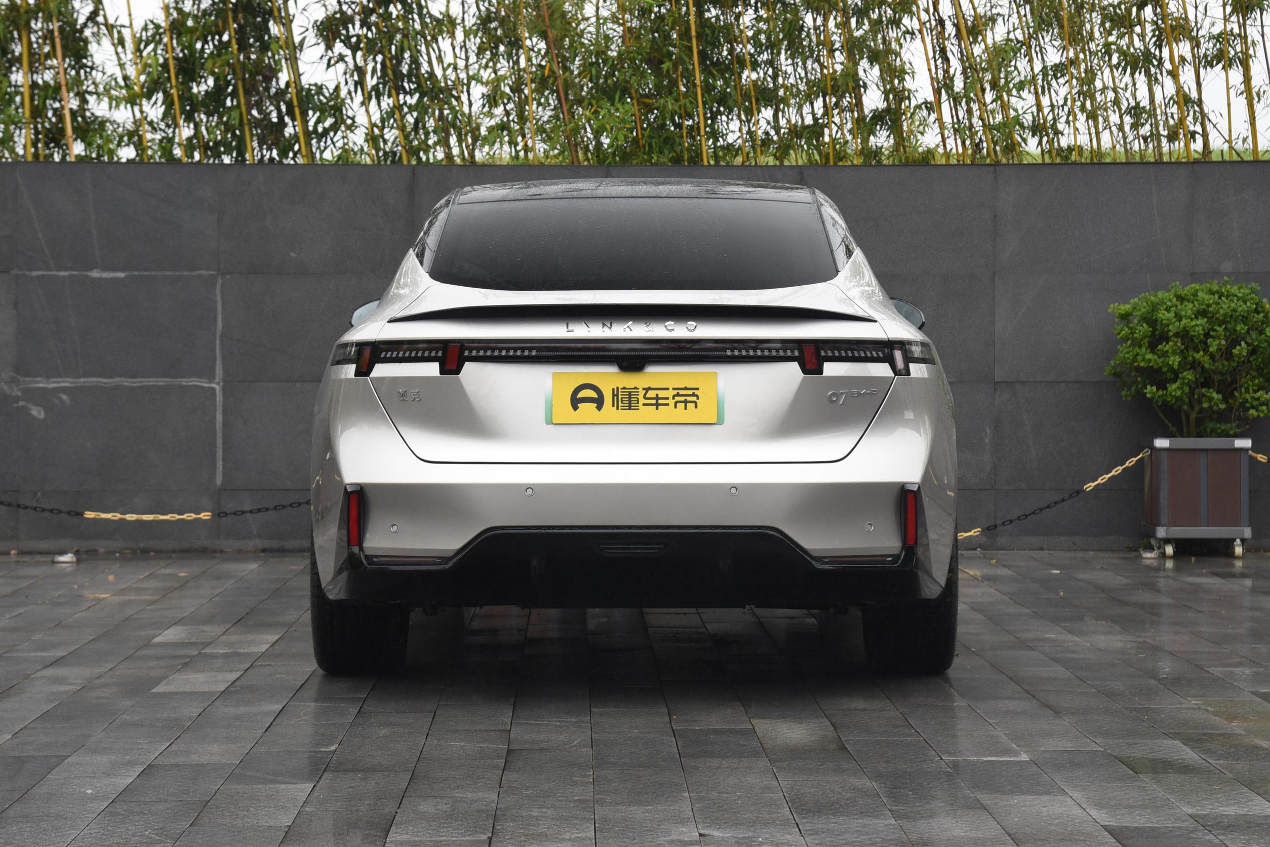 领克07 EM-P壁纸_领克07 EM-P_领克07 EM-P外观图片_11/558张图片_领克07 EM-P曜日银/整车外观图片_懂车帝