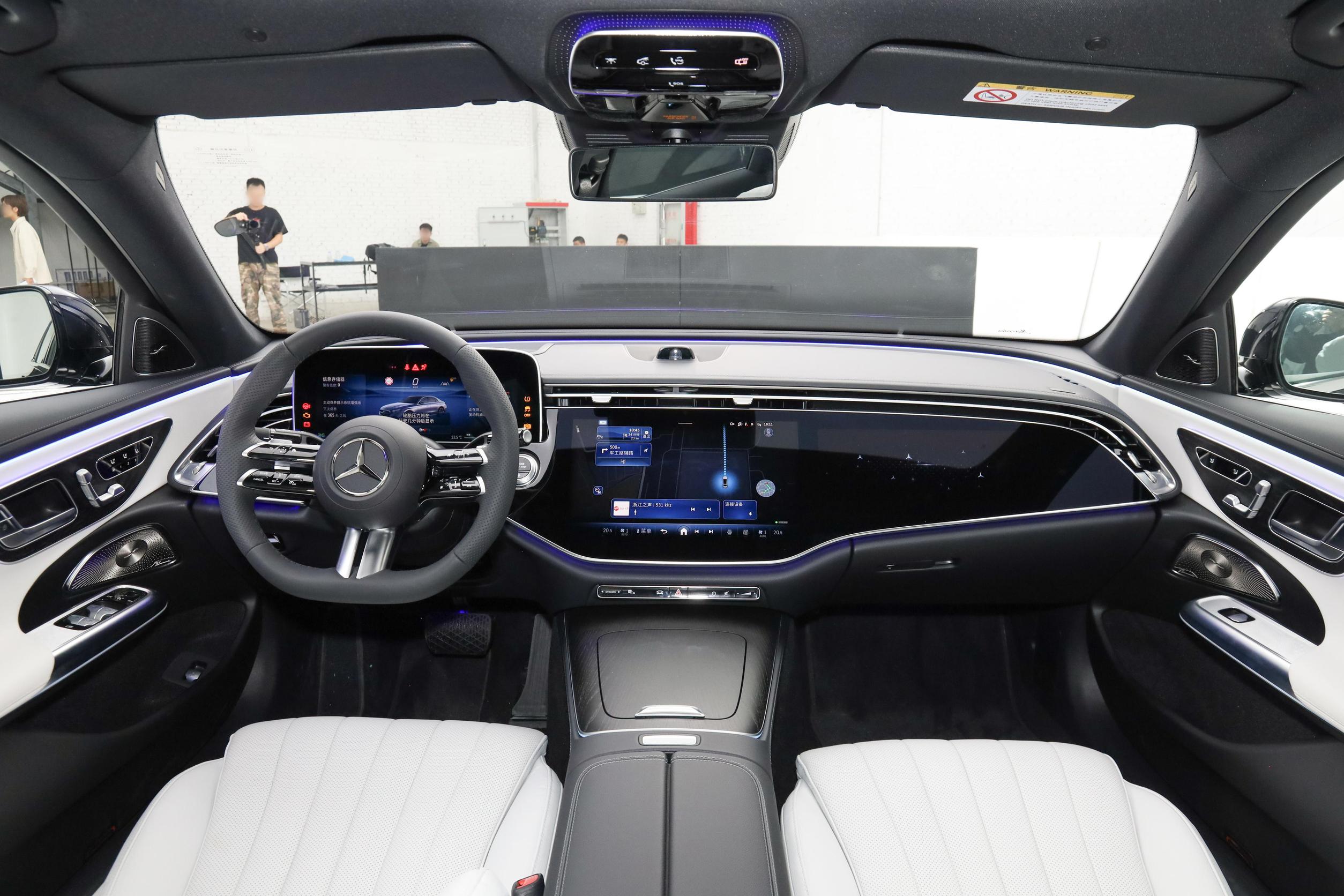 奔驰E级 2024款 E 300 L 豪华型 运动轿车图片_奔驰_4/59张图片_汽车内饰图库_懂车帝