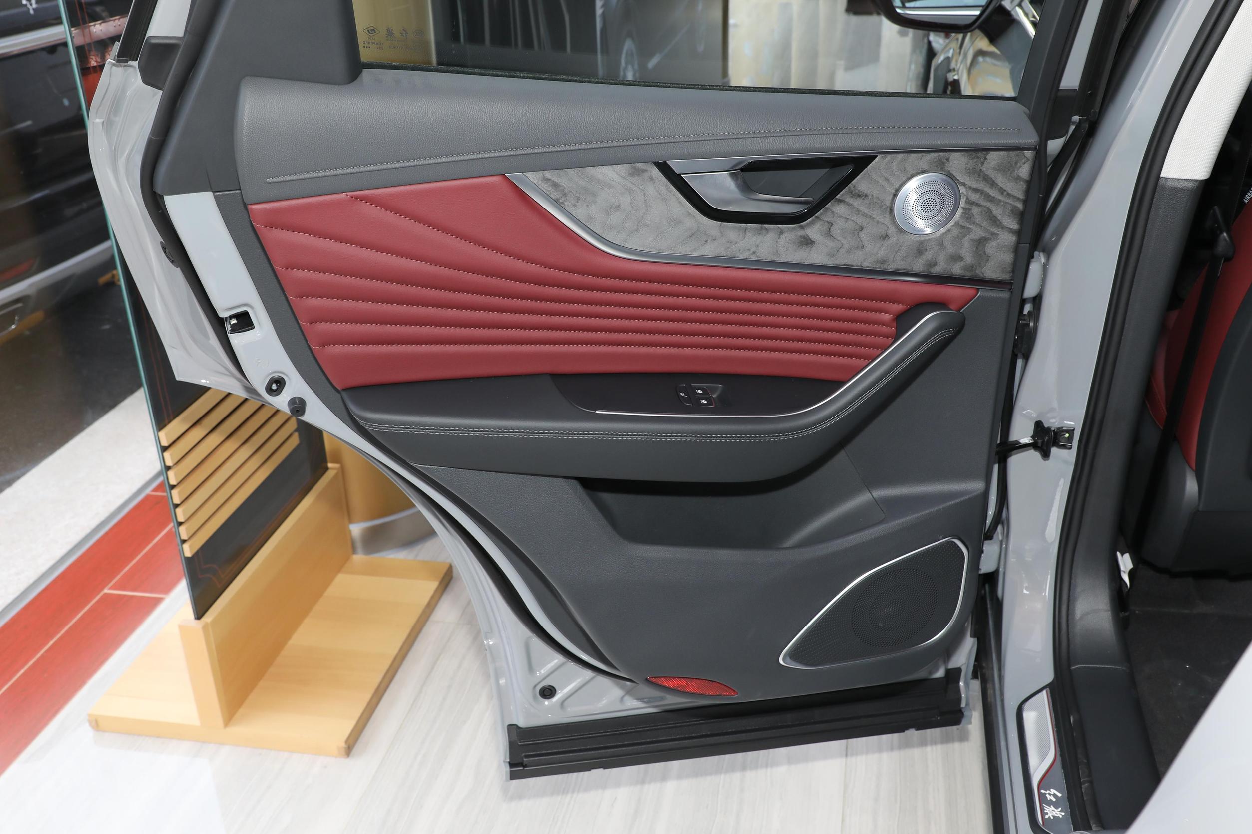 红旗HS5 2023款 2.0T 四驱旗领Pro版图片_红旗_65/197张图片_汽车空间图库_懂车帝