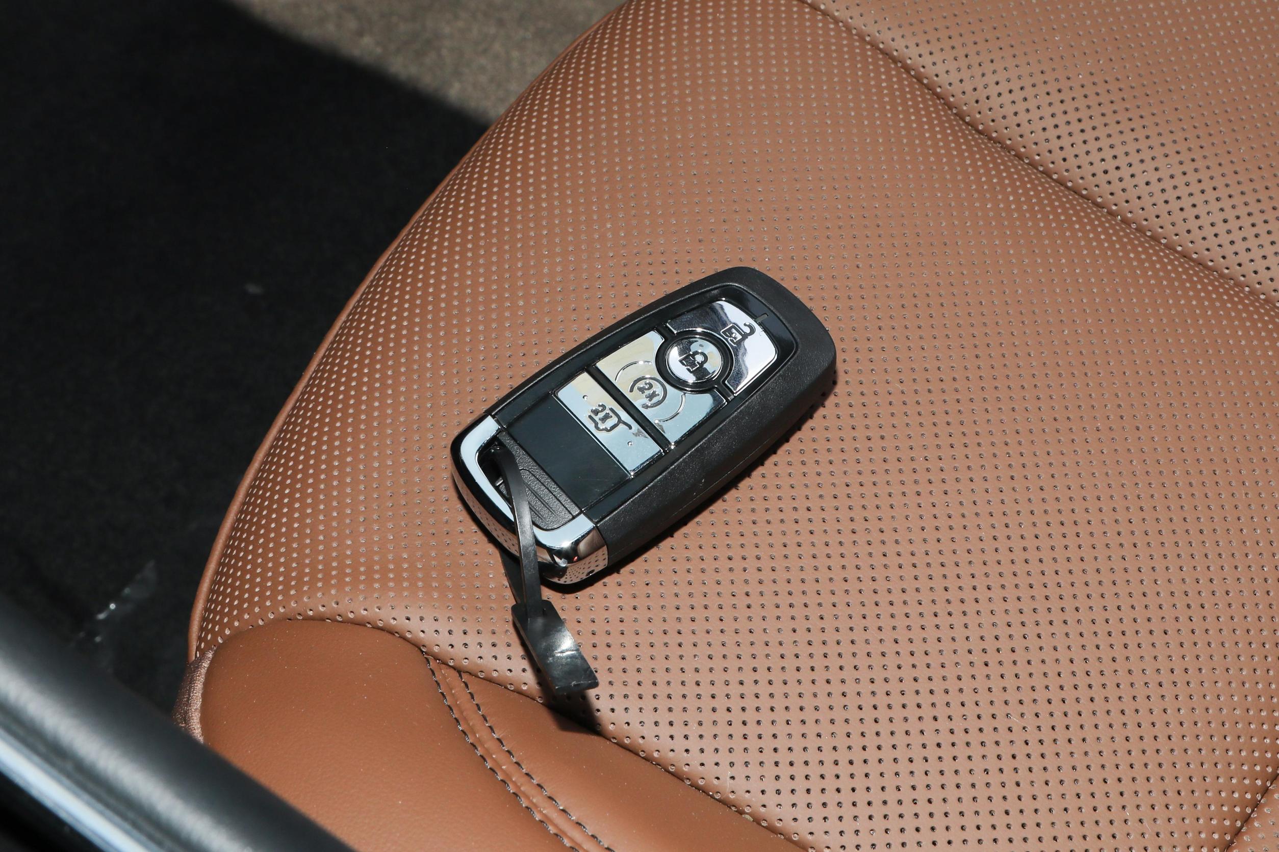 飞行家 2023款 3.0T V6 四驱尊雅巡航版图片_林肯_5/65张图片_汽车外观图库_懂车帝