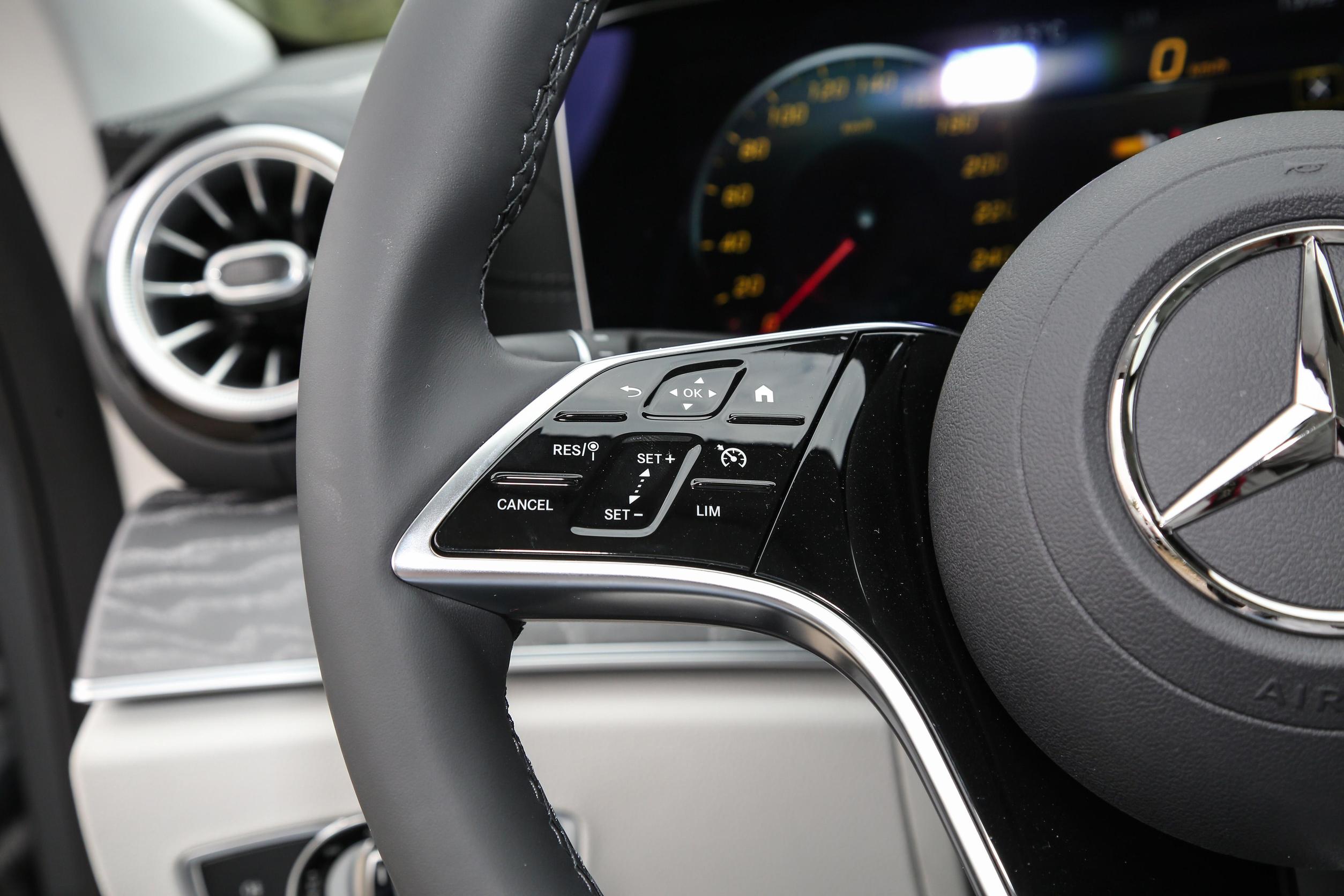 奔驰CLS 2023款 CLS 300 动感型图片_奔驰_4/64张图片_汽车内饰图库_懂车帝