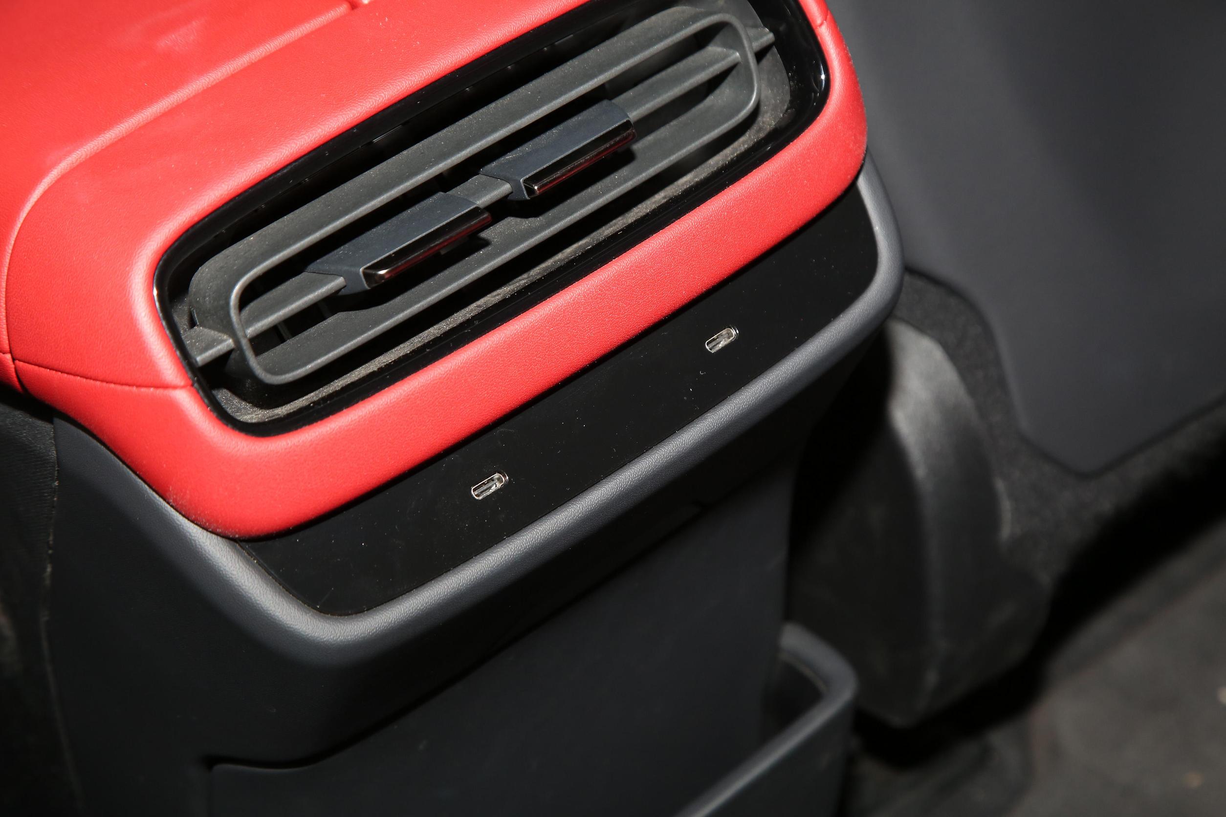 小米SU7壁纸_小米SU7_小米SU7空间图片_31/297张图片_小米SU7/整车空间图片_懂车帝