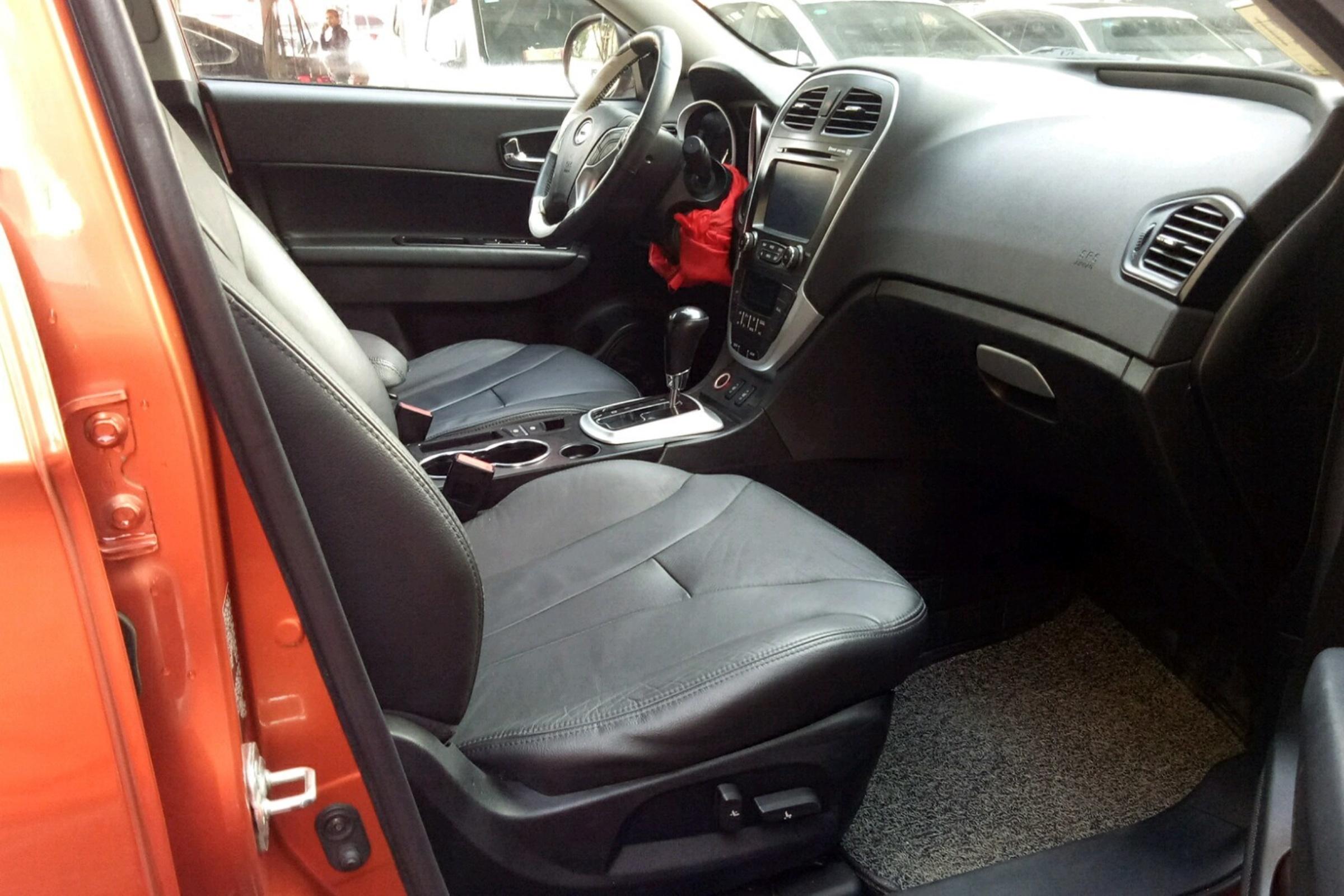 传祺GS5 2012款 2.0L 自动两驱尊贵版图片_广汽传祺_1/8张图片_汽车内饰图库_懂车帝