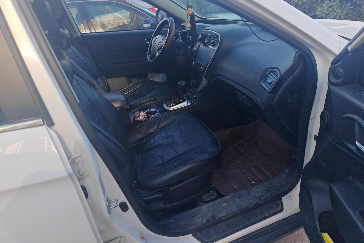 二手传祺GS5 2014款2.0L 自动两驱周年增值版_1.80万_10年9个月_传祺GS5二手车_懂车帝