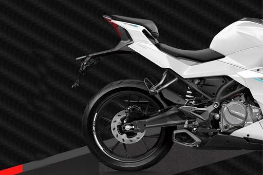 春风 250SR官方图片_春风 250SR壁纸_春风 250SR高清大图_懂车帝